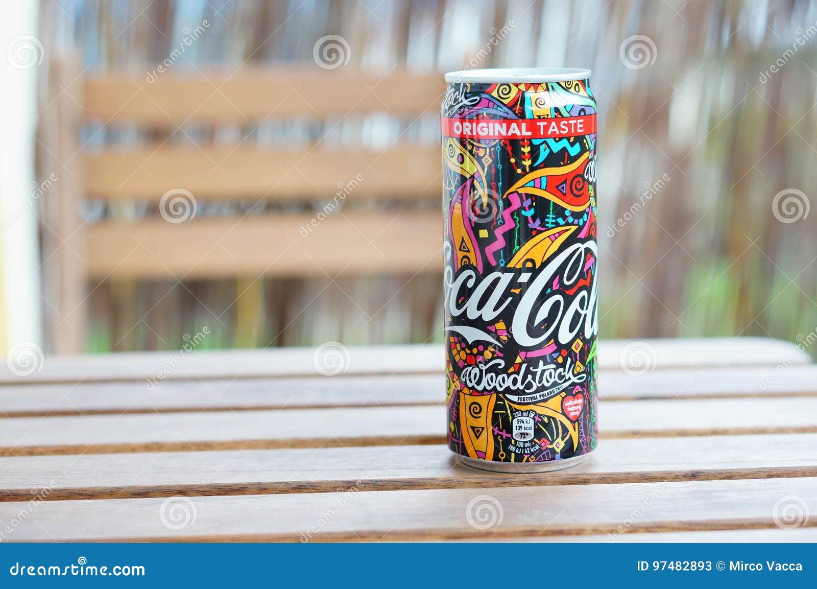 Bidon de coca-cola photo stock éditorial. Image du kola - 97482893