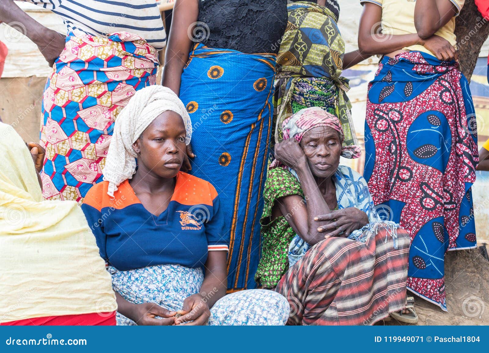 Bieda 4 Ale Bezpieczne Kobiety Zdjęcie Editorial - Obraz złożonej z ...