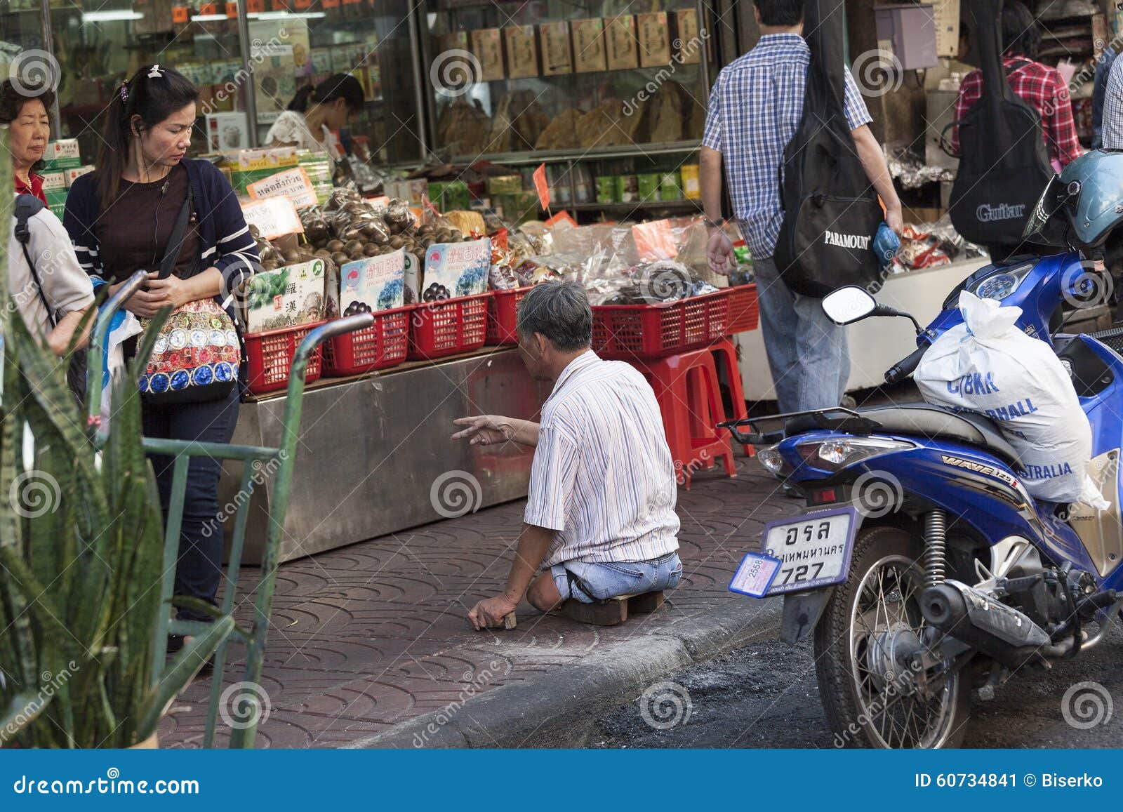 Biedni ludzie w Bangkok zdjęcie editorial. Obraz złożonej z nieważny ...