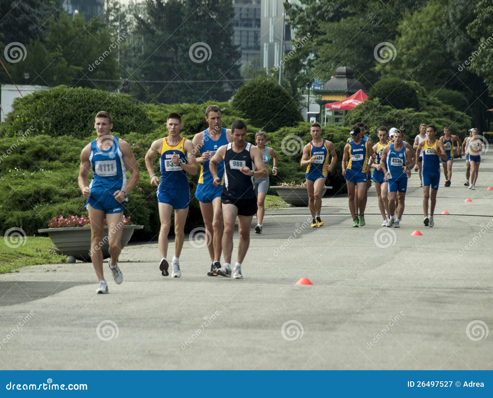 Biegacze fotografia editorial. Obraz złożonej z szkolenia - 26497527