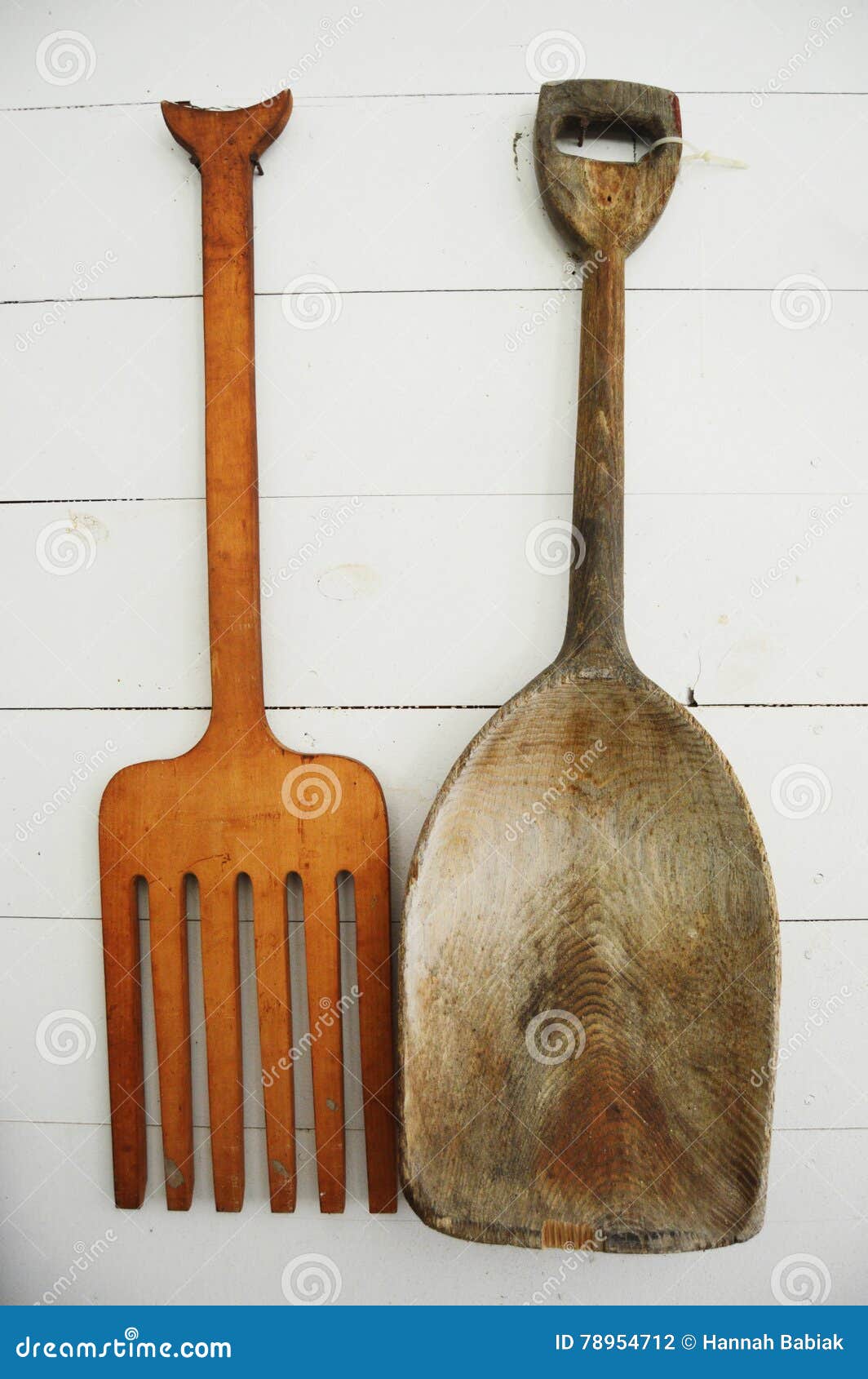 Bieldo y pala de madera foto de archivo. Imagen de retro - 78954712