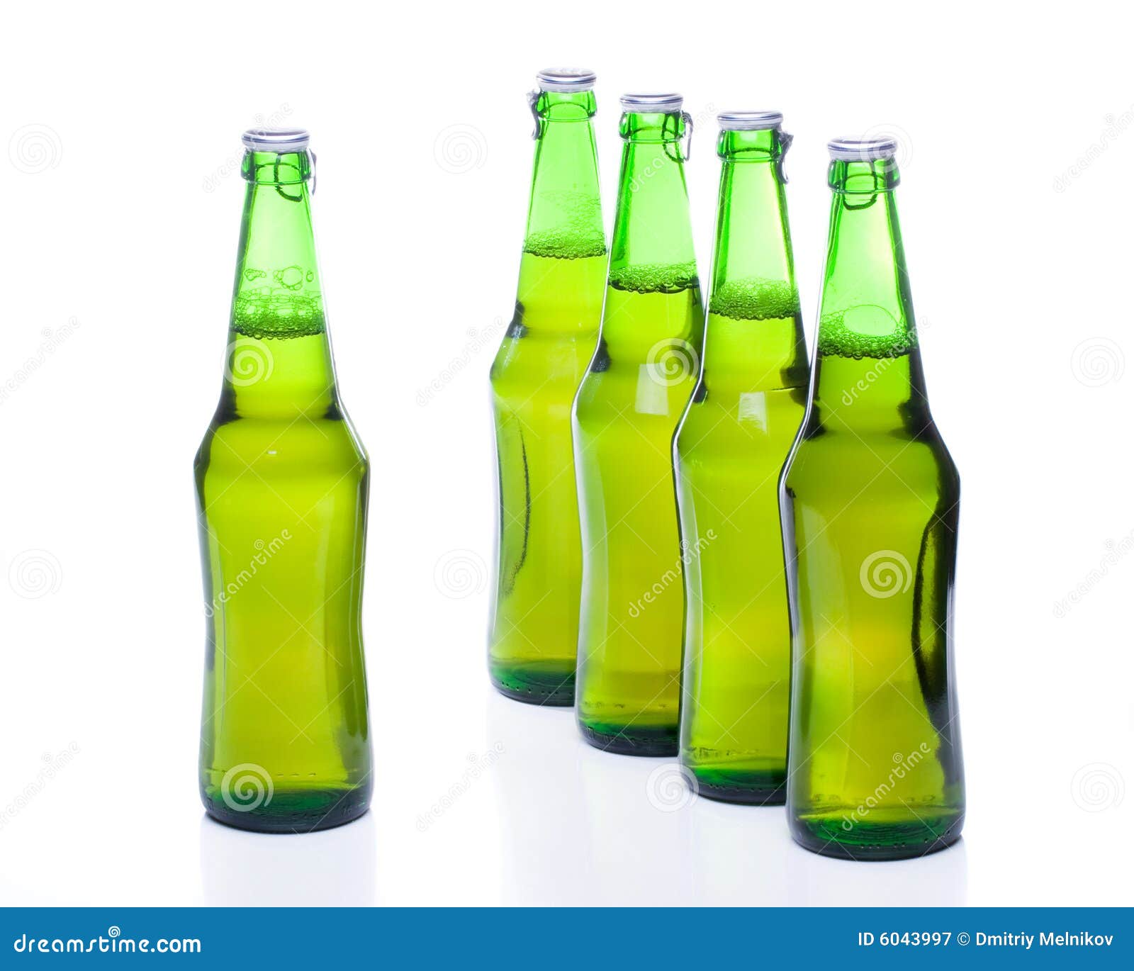 Bier in einer Flasche stockbild. Bild von flüssigkeit - 6043997