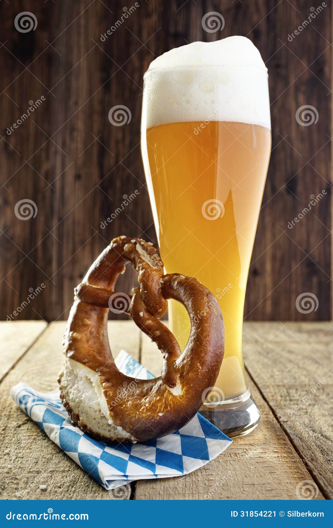 Bier Und Brezel, Oktoberfest Stockbild - Bild von getränk, kultur: 31854221