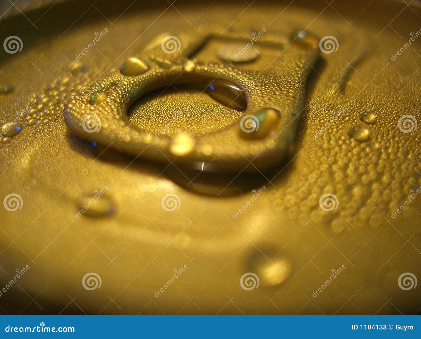 Bierdose stockfoto. Bild von aktualisierung, kalt, kappe - 1104138