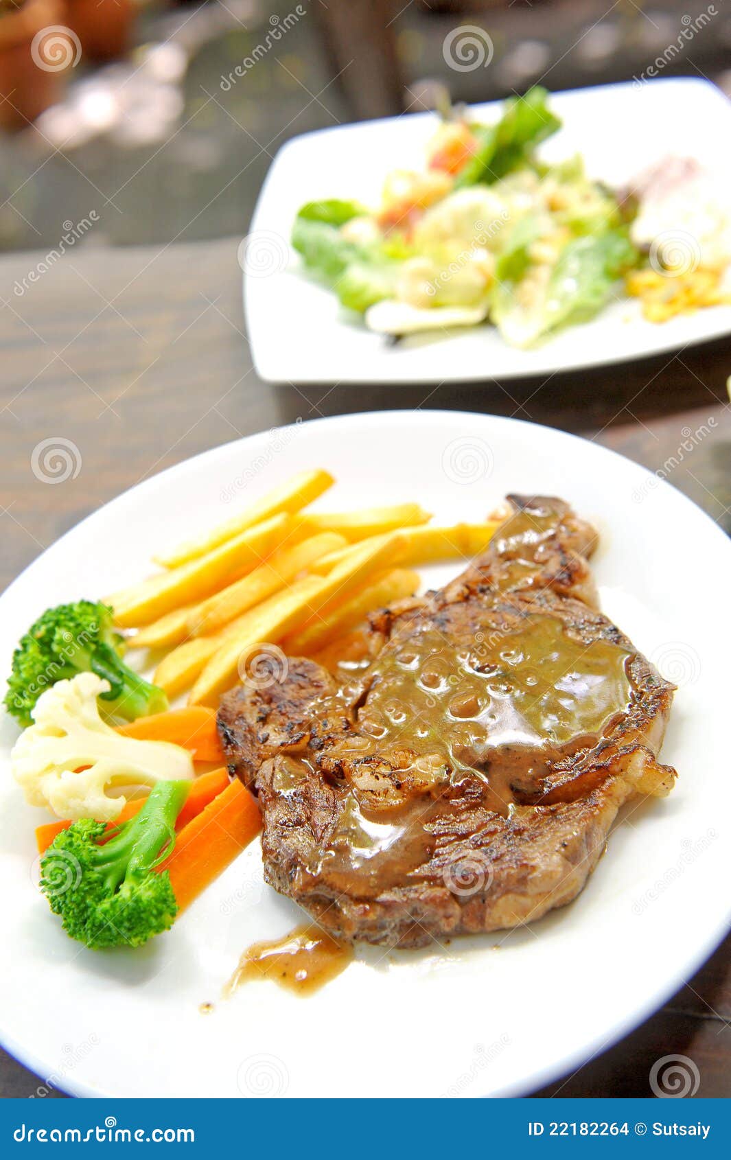 Bife foto de stock. Imagem de restaurante, ninguém, grelhado - 22182264