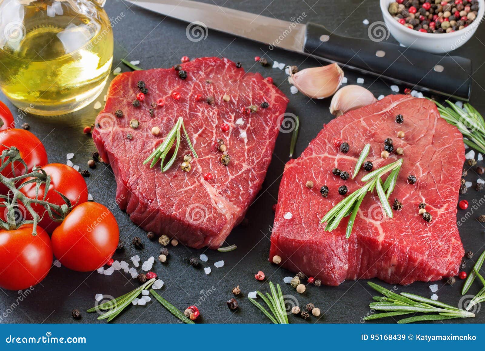 Bife Cru Com Cozimento De Ingridients Imagem de Stock - Imagem de ...