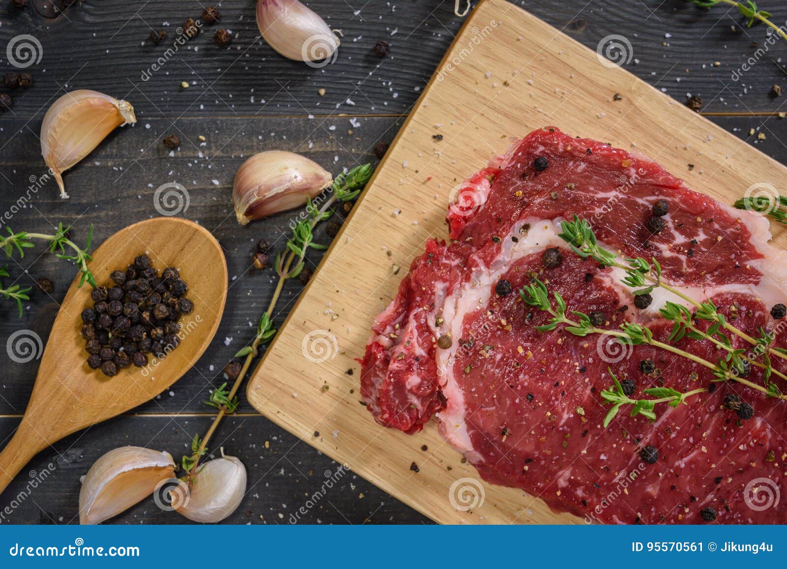 Bife Cru Do Striploin Da Carne Imagem de Stock - Imagem de fresco ...