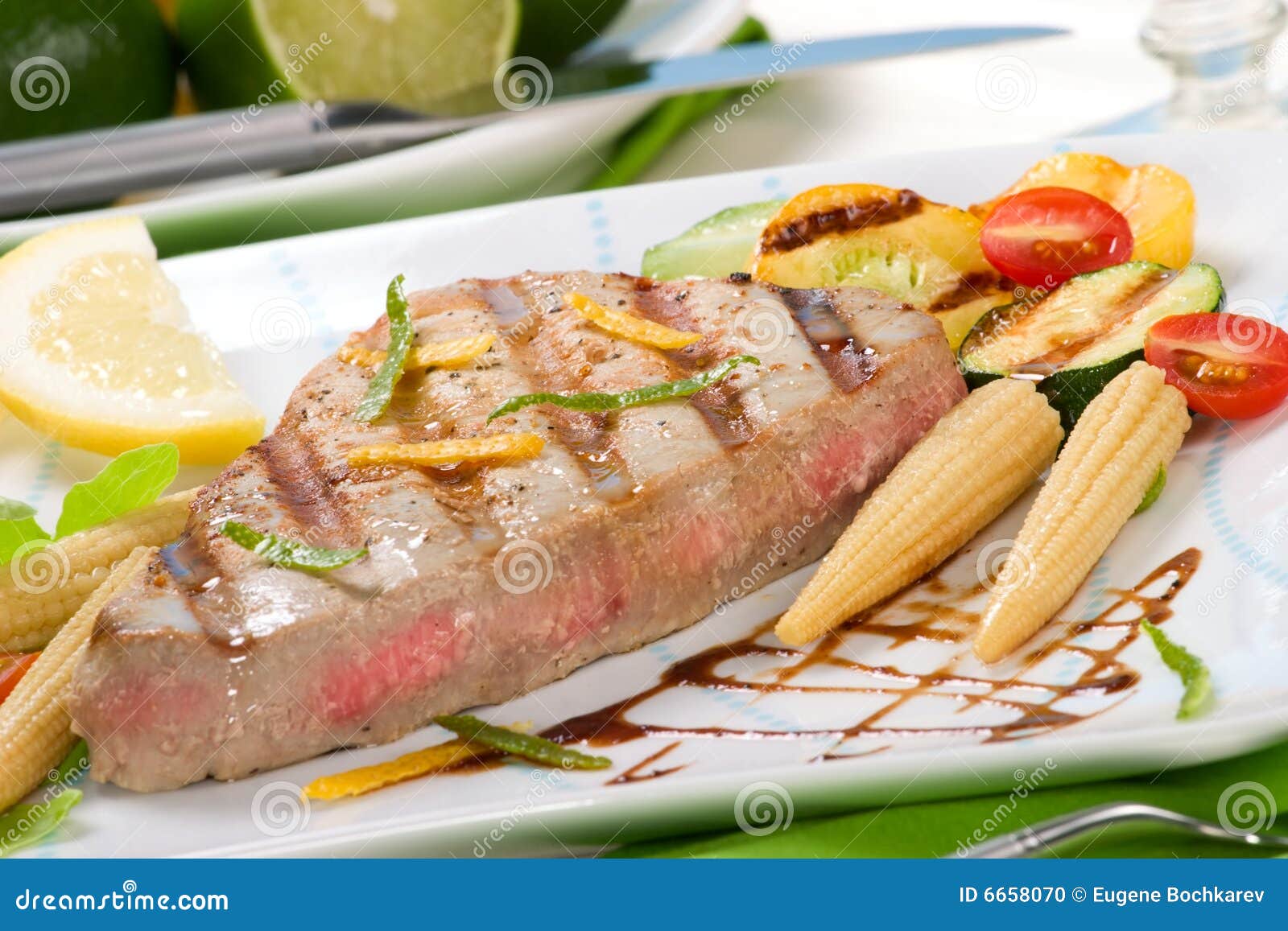 Bife de atum grelhado foto de stock. Imagem de milho, marinado - 6658070