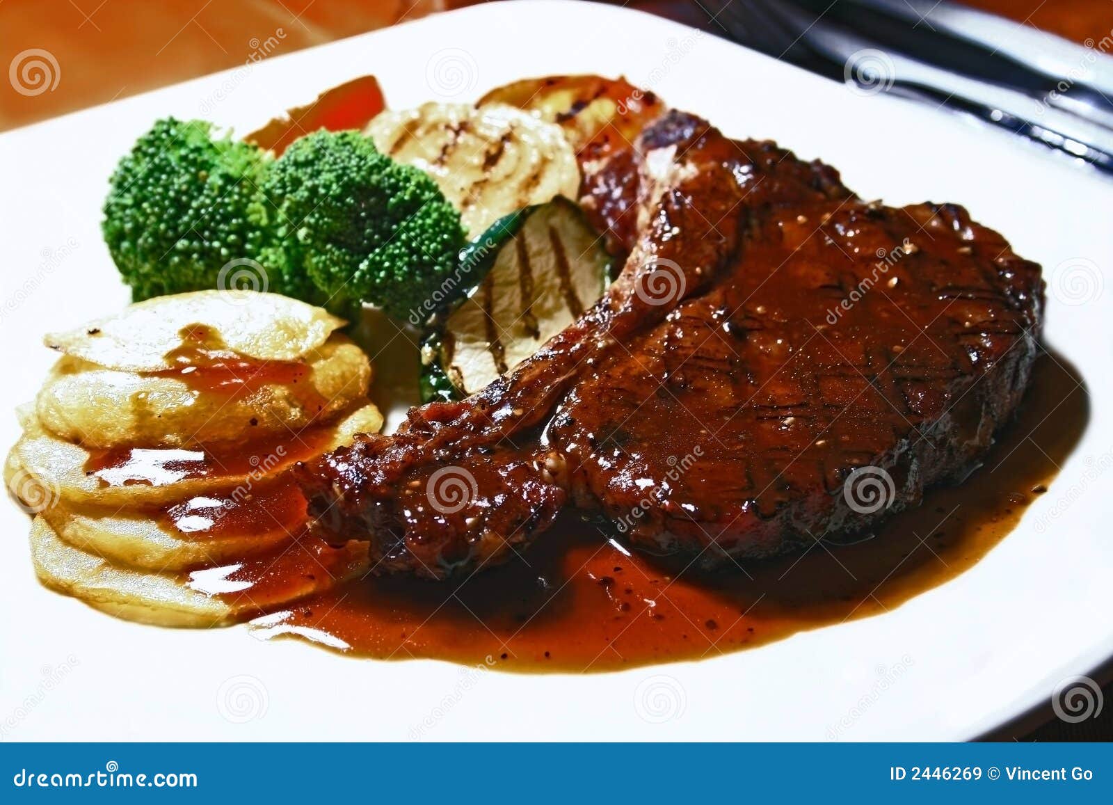 Bife de T-bone imagem de stock. Imagem de delicioso, alimento - 2446269