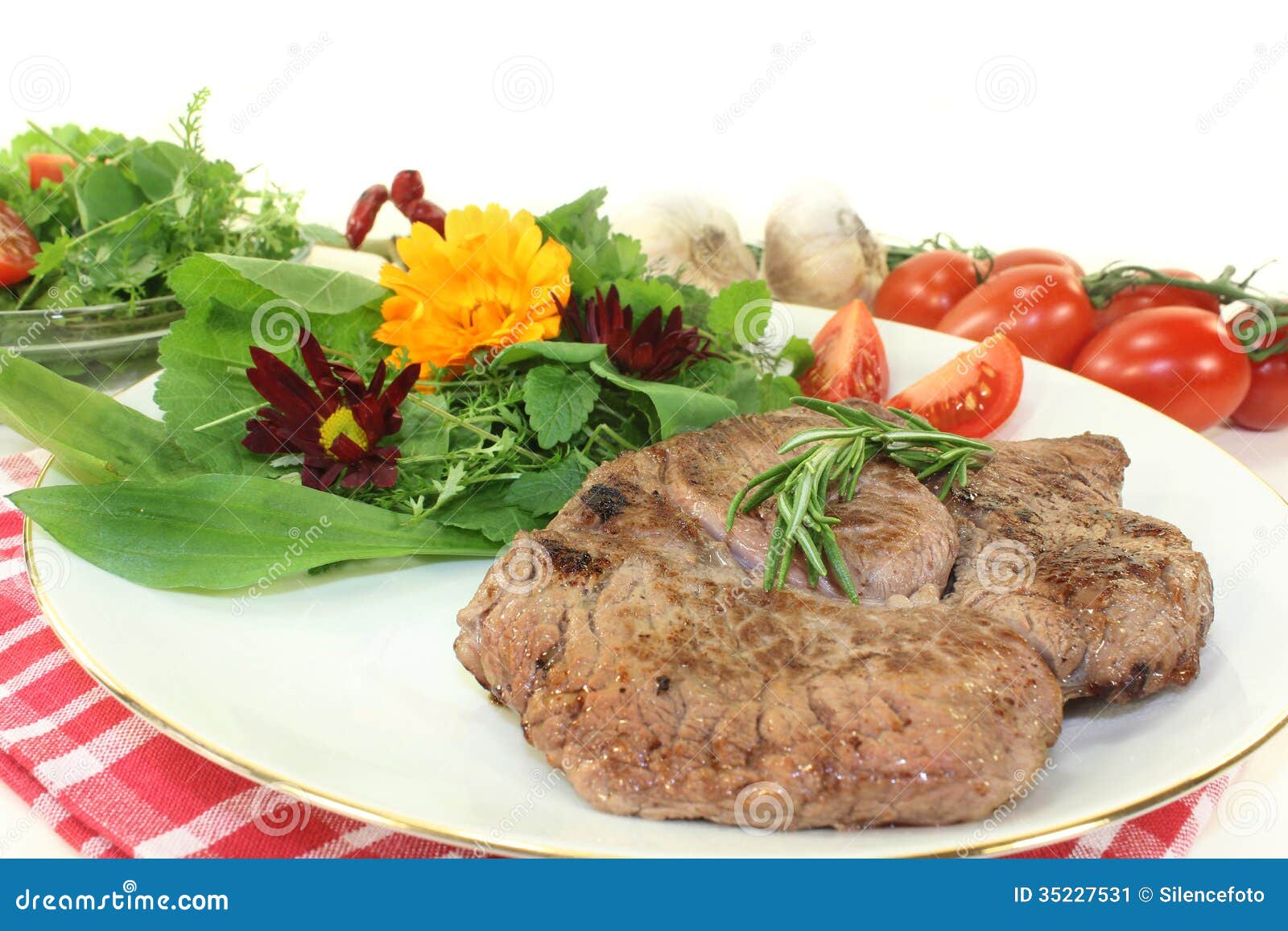 Bife do lombo imagem de stock. Imagem de vegetais, quente - 35227531