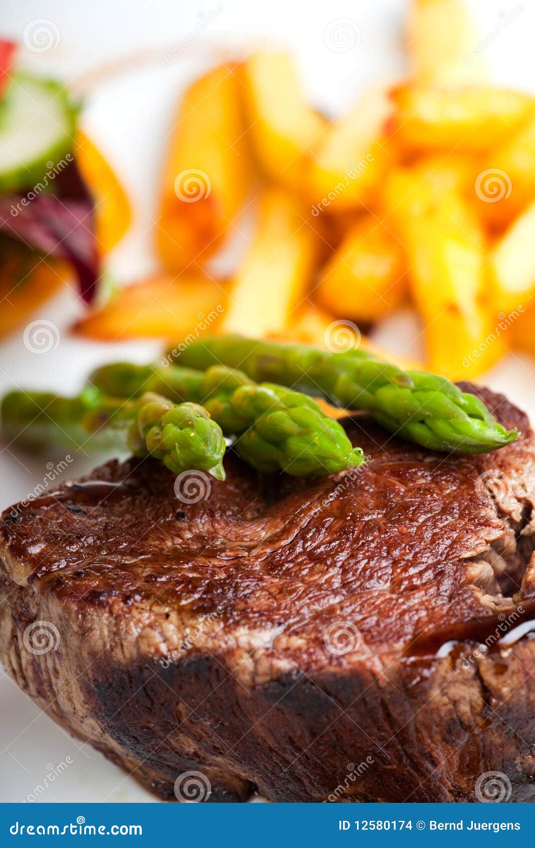 Bifteck photo stock. Image du dîner, frais, plaque, légume - 12580174