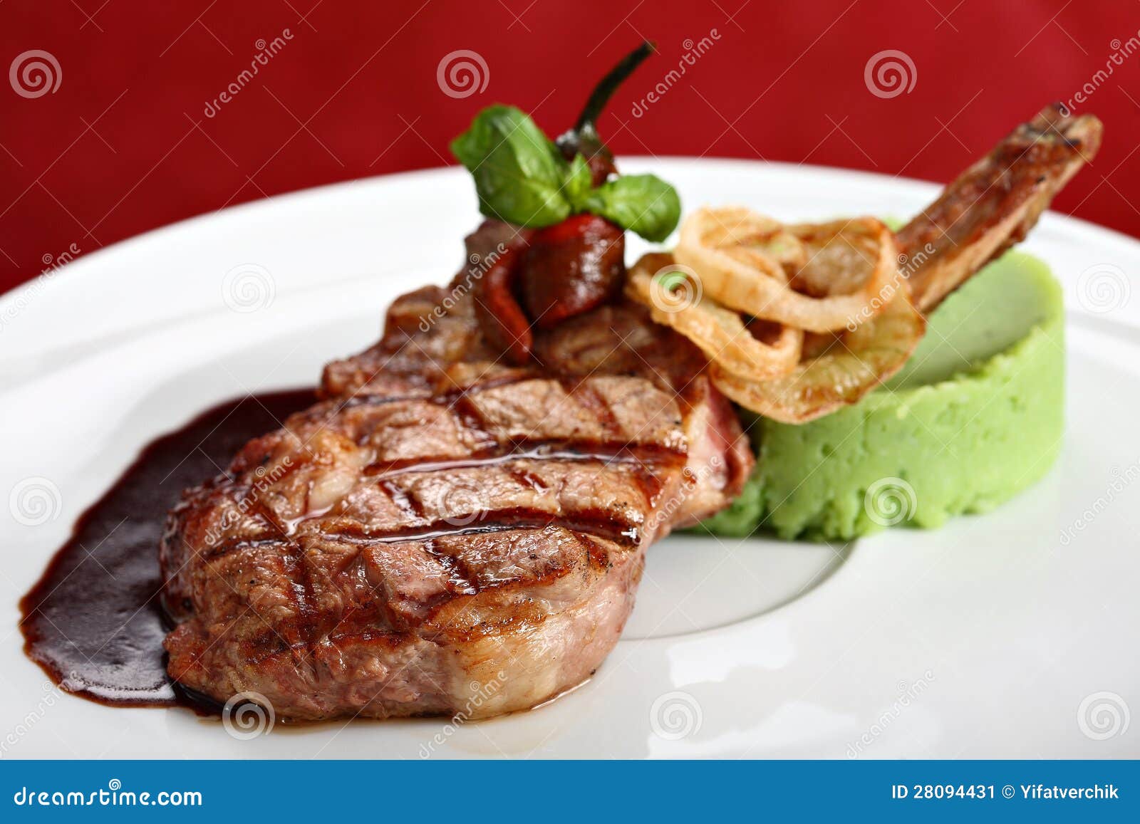 Bifteck image stock. Image du assiette, pain, cacher - 28094431
