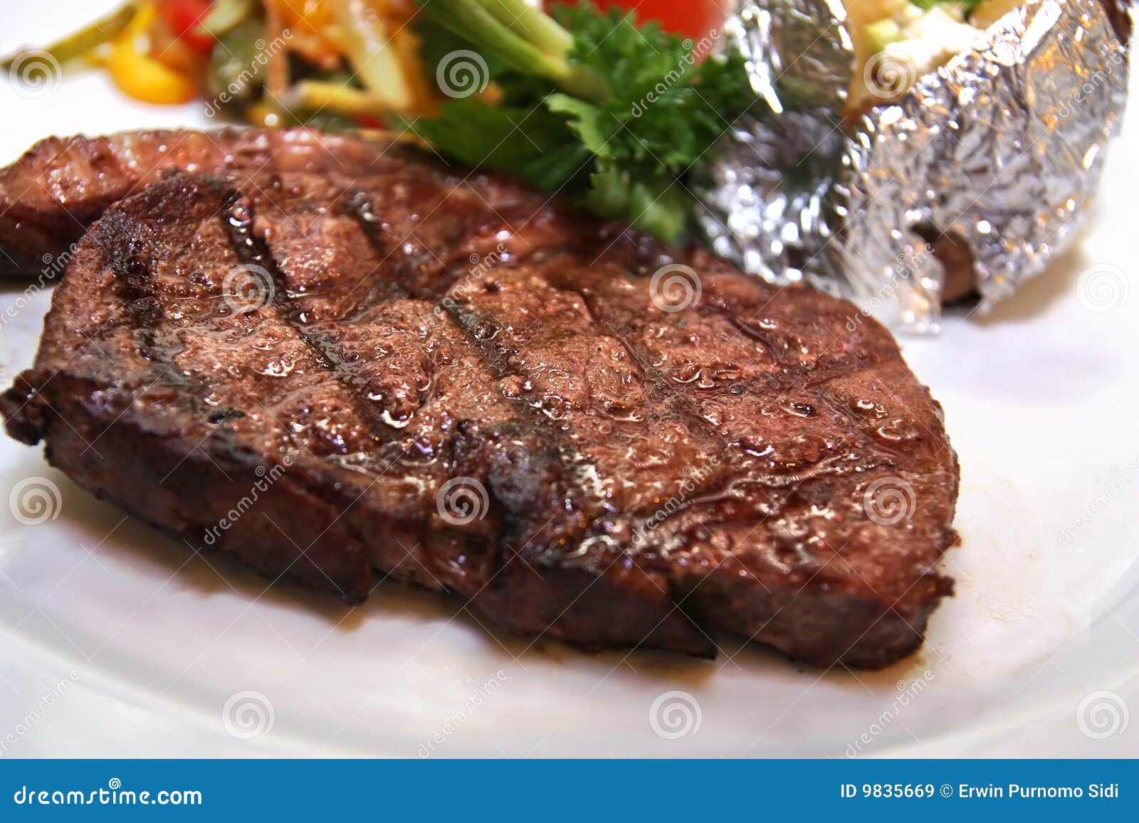 Bifteck d'aloyau image stock. Image du carte, objet, gril - 9835669