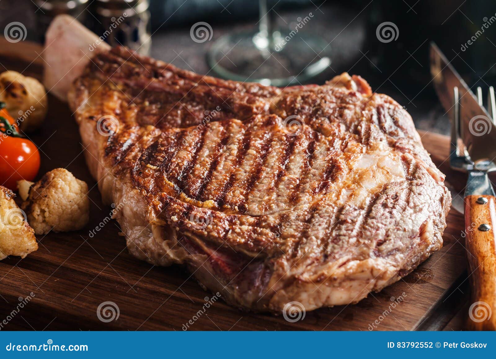 Bifteck De Boeuf Grillé De Tomahawk Photo stock - Image du protéine ...