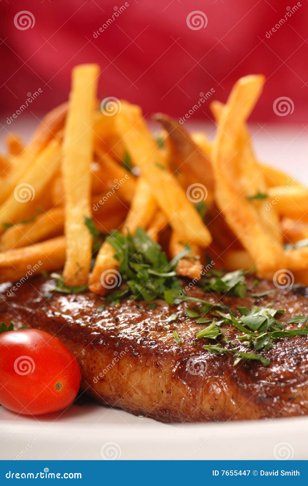 Bifteck et fritures image stock. Image du rouge, boeuf - 7655447
