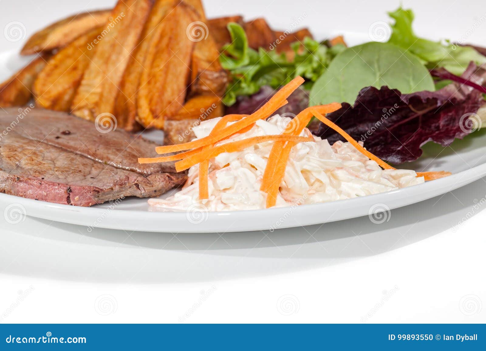 Bifteck Et Repas Classiques De Puces Avec La Salade De Choux Et La ...