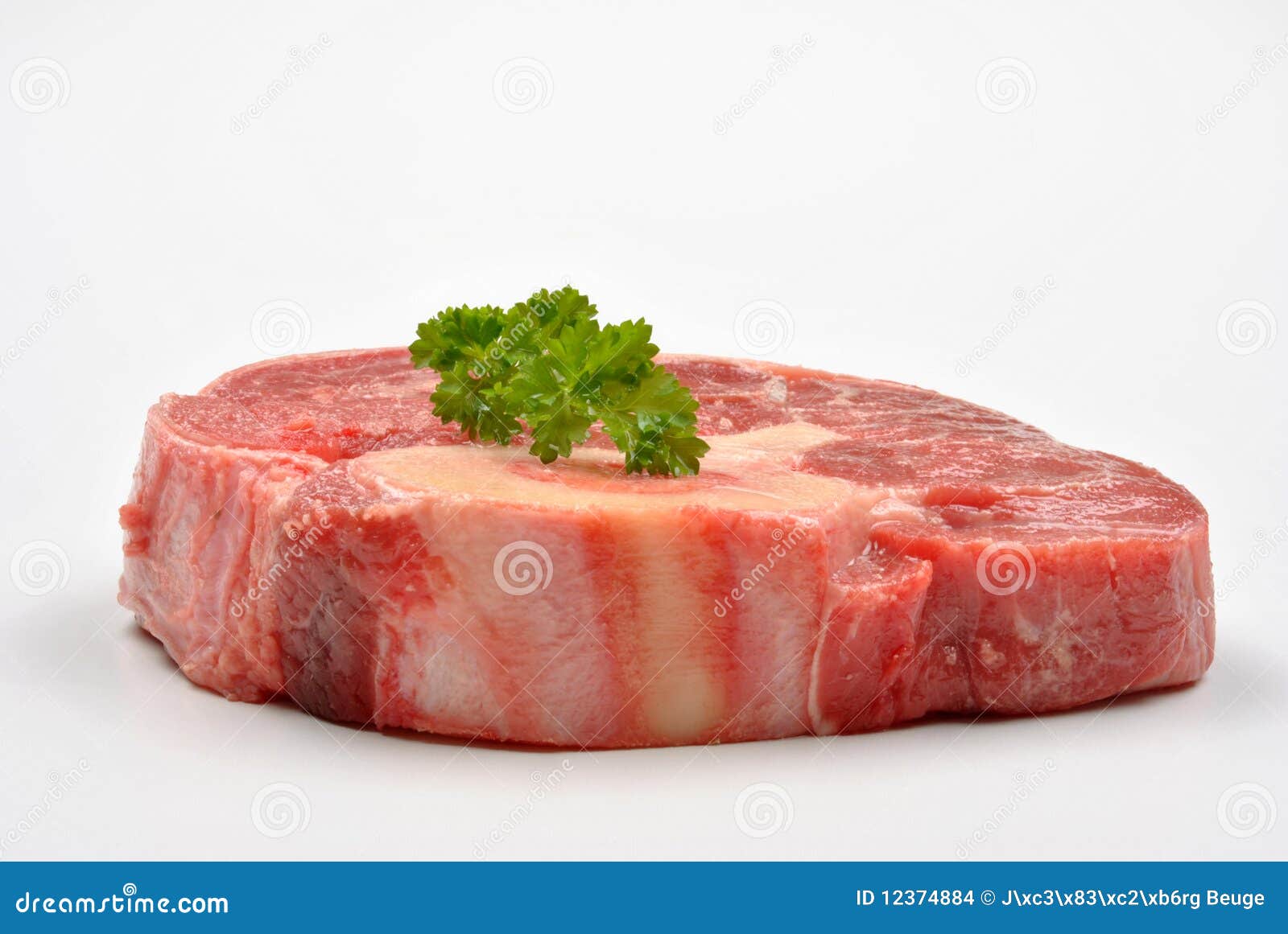 Bifteck Organique De Tibia De Boeuf Et Fond Blanc Photo stock - Image ...