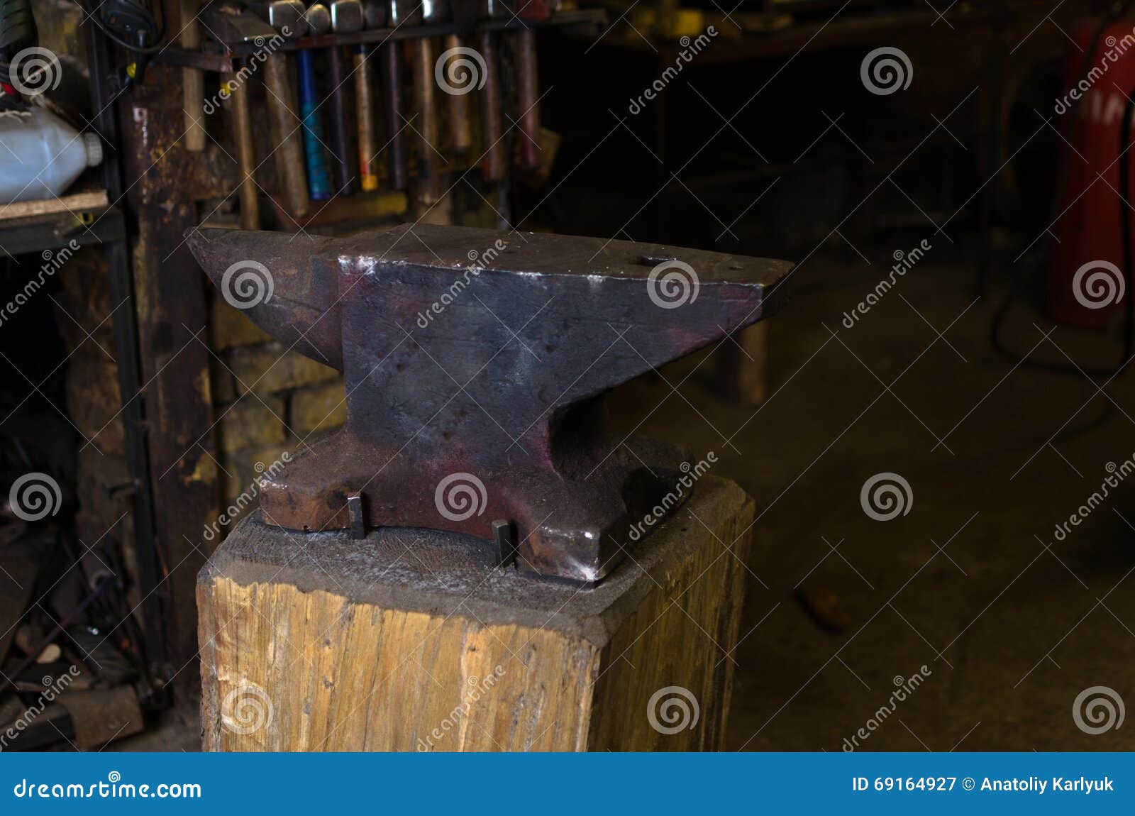 Big Anvil on Wood in Smith Workshop Stock Image - Image of fire, anvil ...