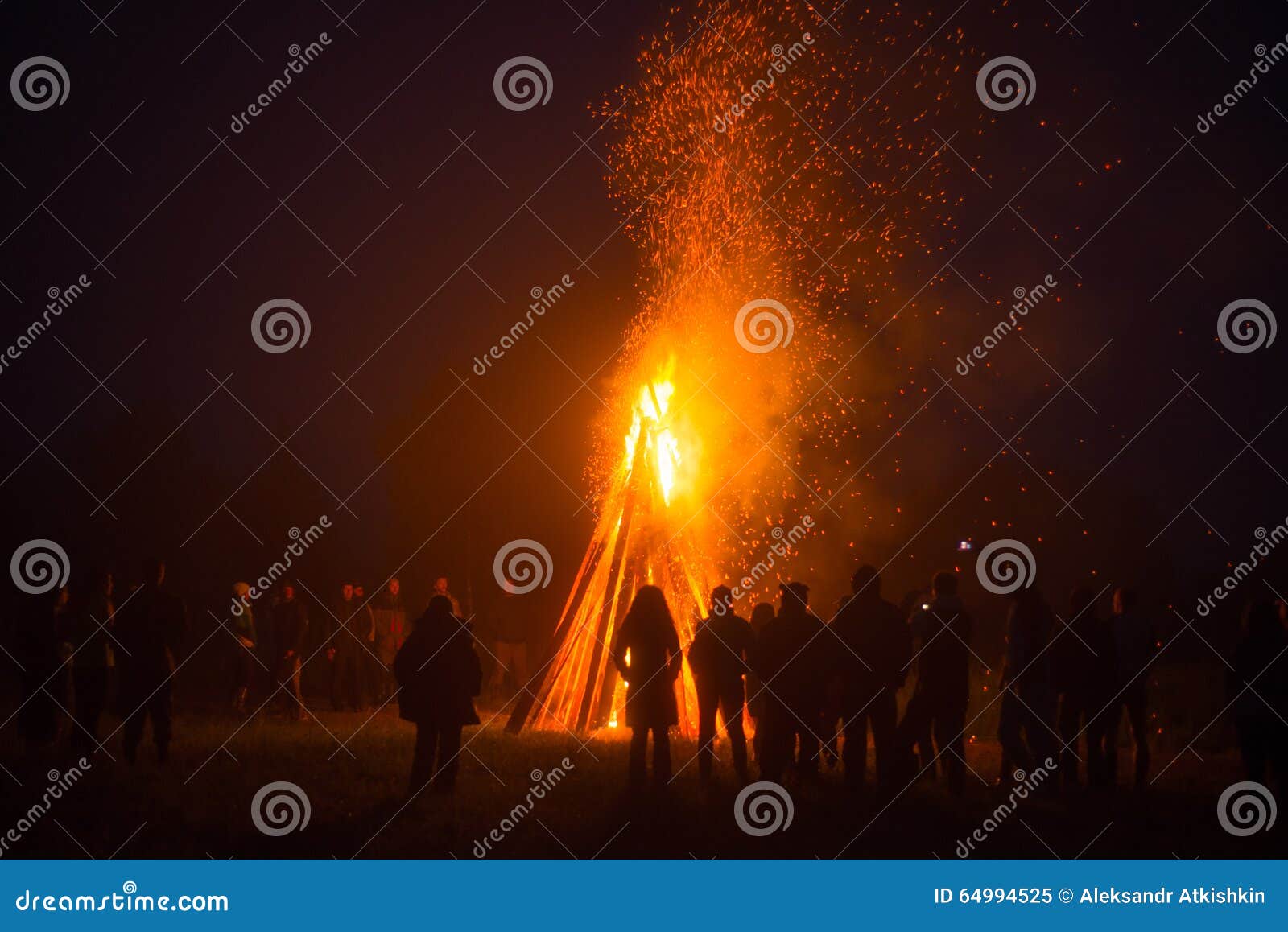 Big camp fire editorial image. Image of bright, night - 64994525