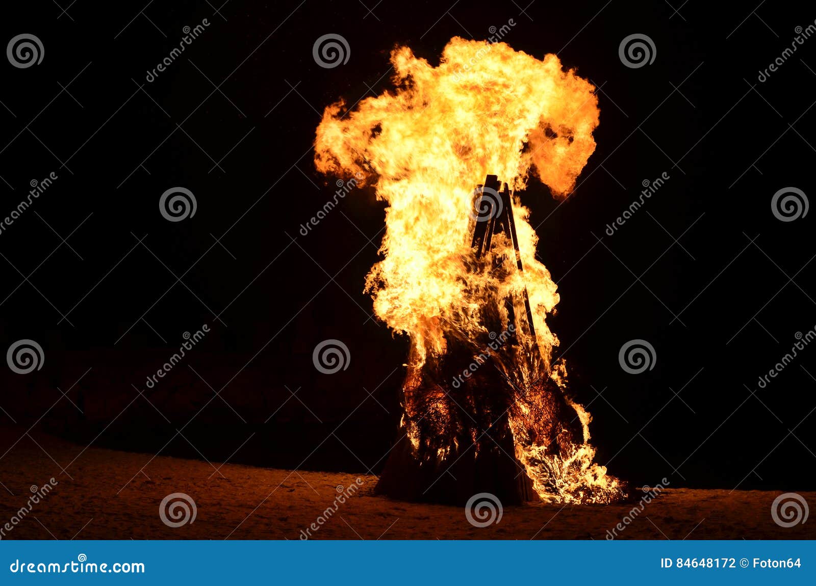 Big campfire stock photo. Image of darkness, huge, flame - 84648172