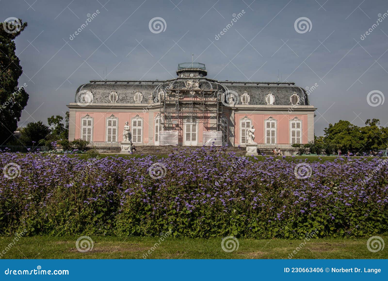 Castle Benrath editorial photo. Image of gardens, water - 230663406