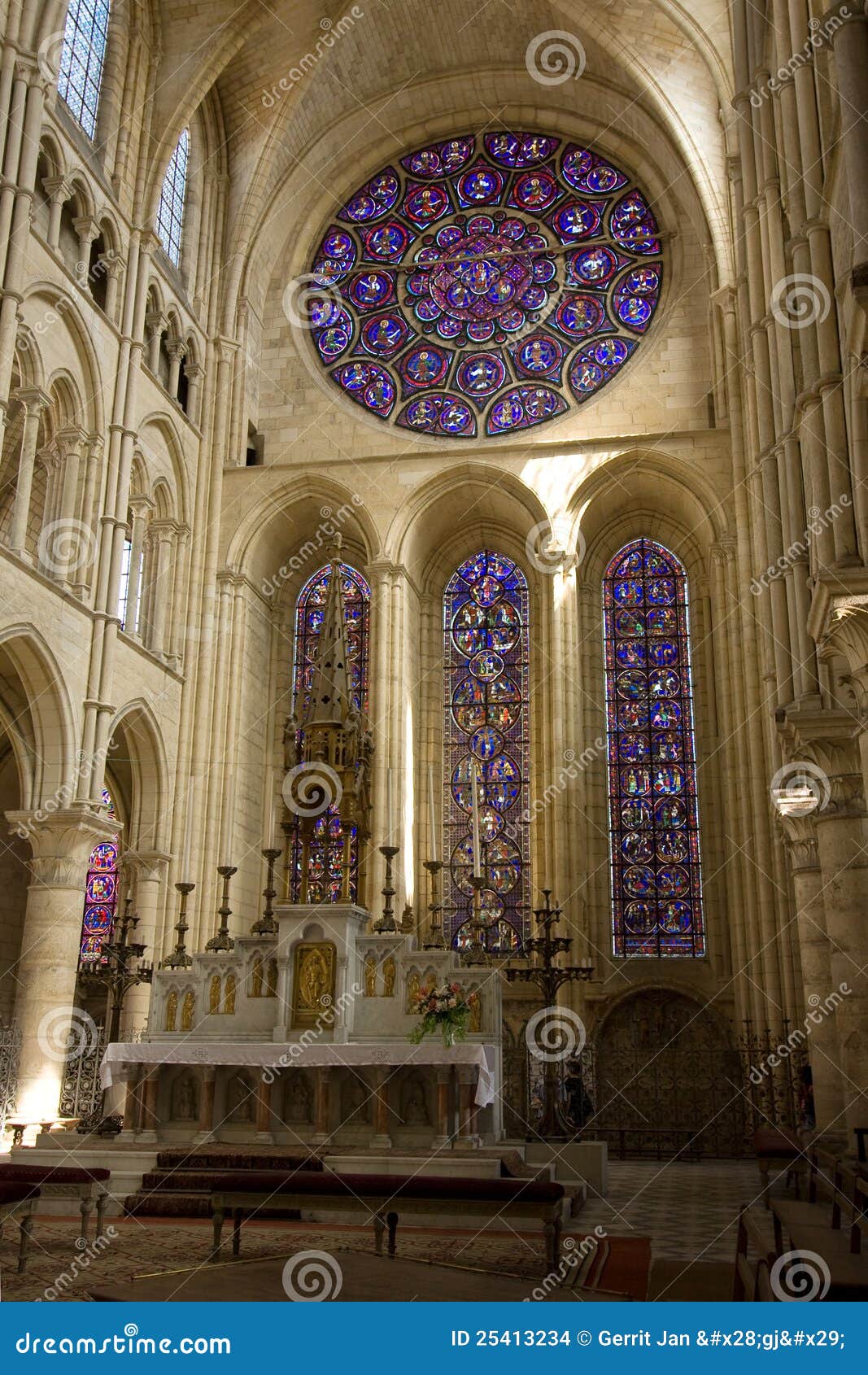 Big cathedral rosewindow editorial stock image. Image of church - 25413234
