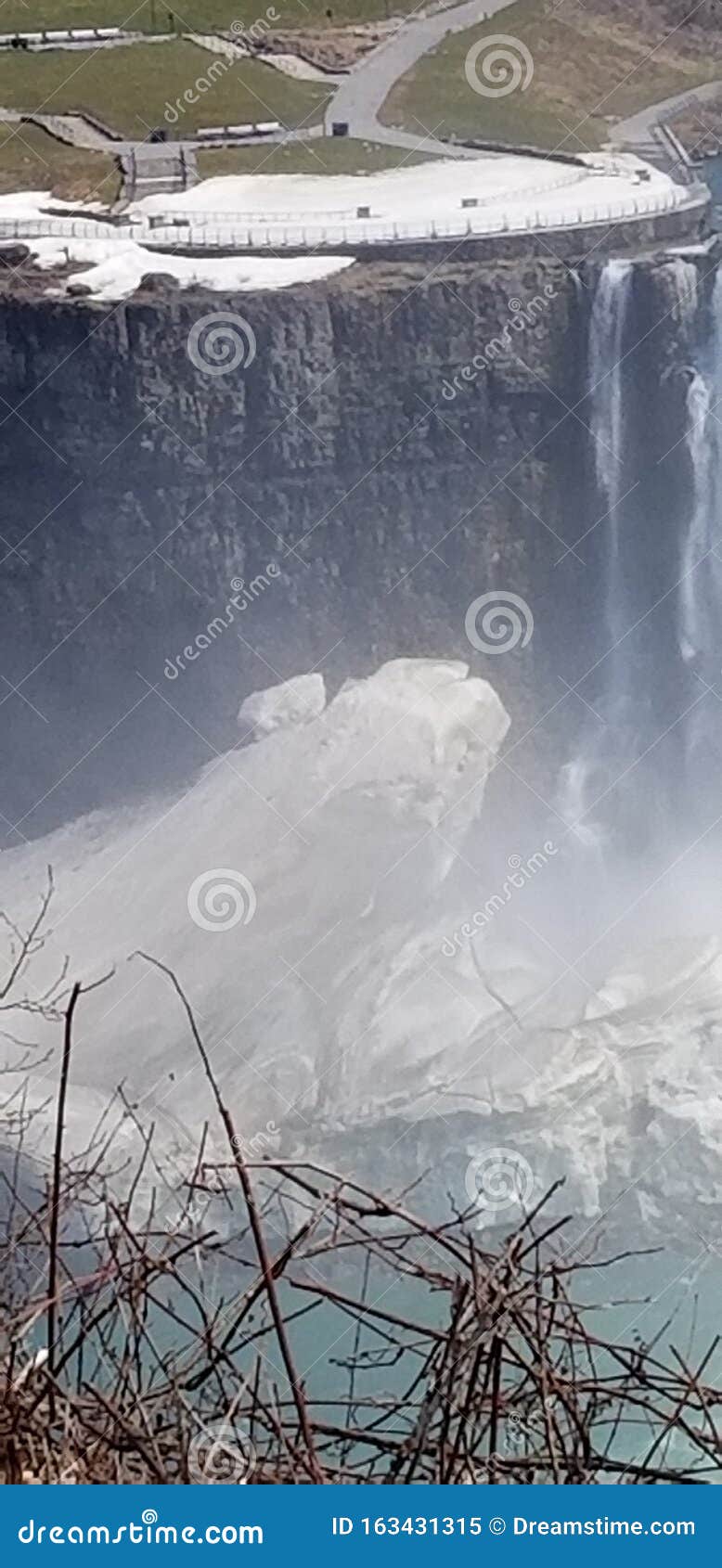 Big Chunk of Ice at Niagara Falls Stock Image - Image of falls, chunk ...
