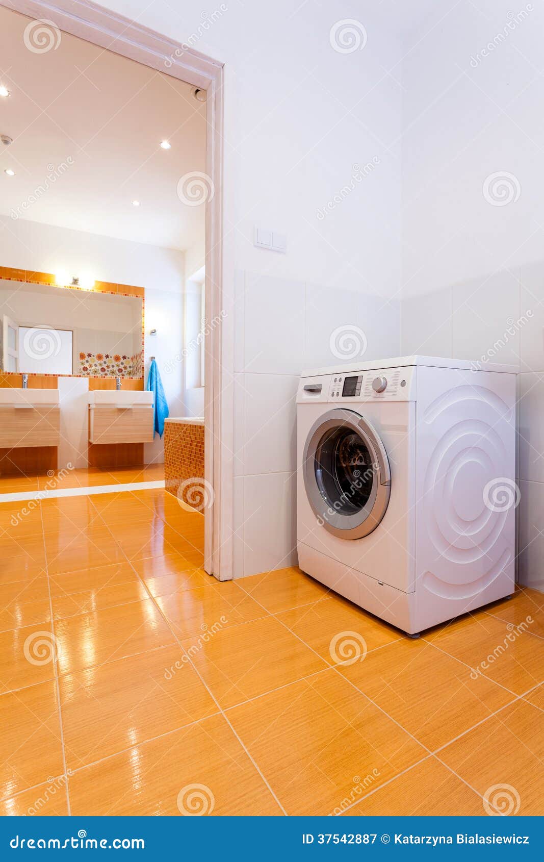 Big Contemporary Bathroom with Washing Machine in the Corner Stock ...
