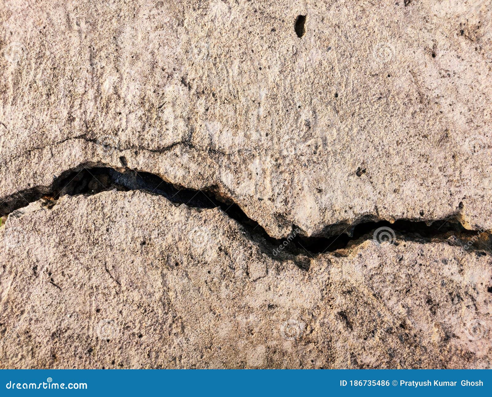 Big Crack Mark on a Wall Surface Stock Photo - Image of flat, angle ...