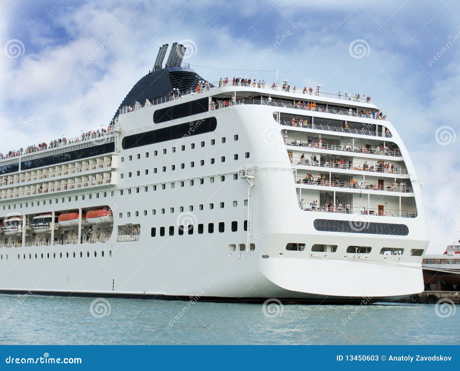 Big cruise the steam-ship stock image. Image of summer - 13450603