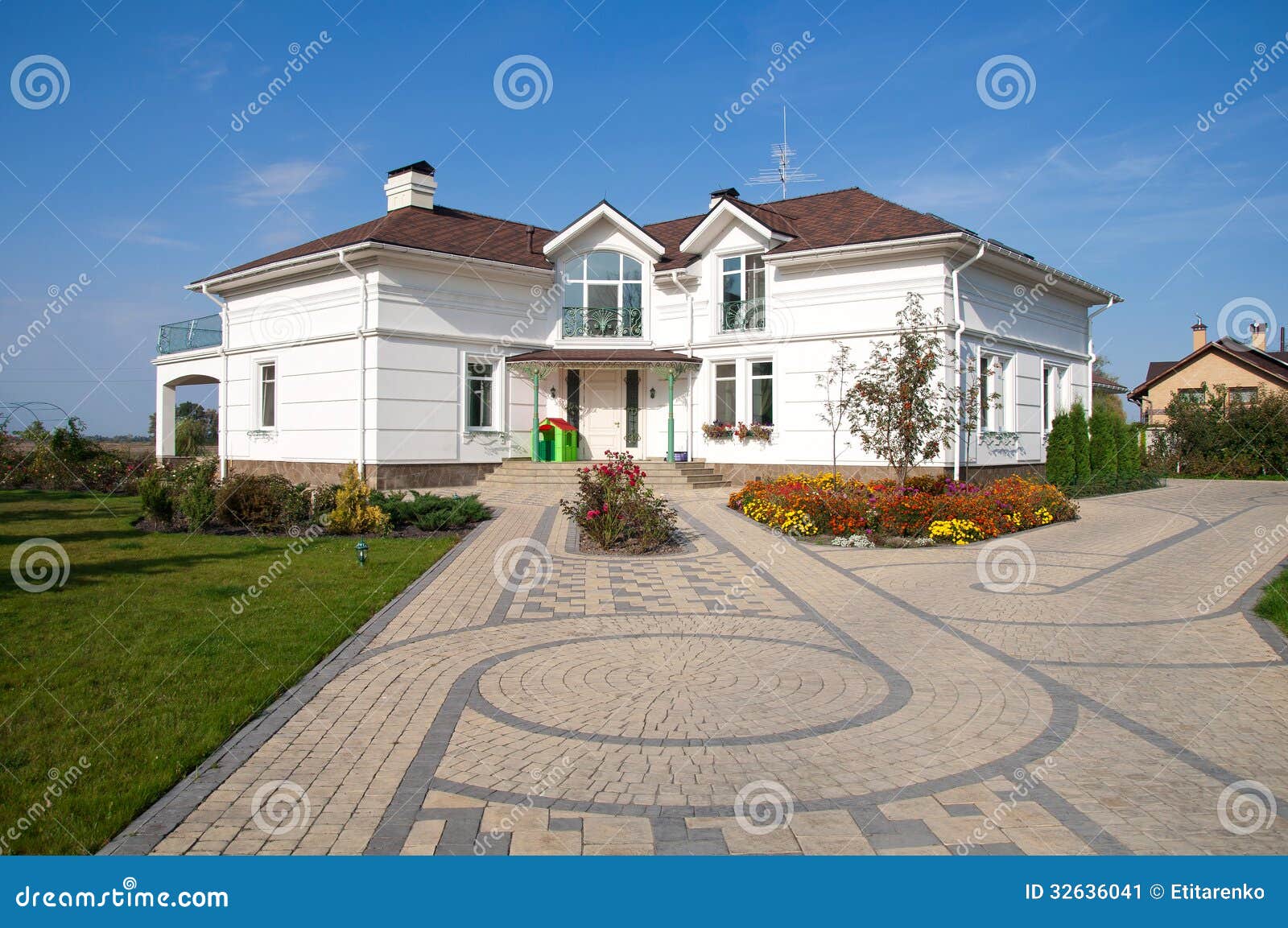 Big custom made house stock image. Image of building - 32636041