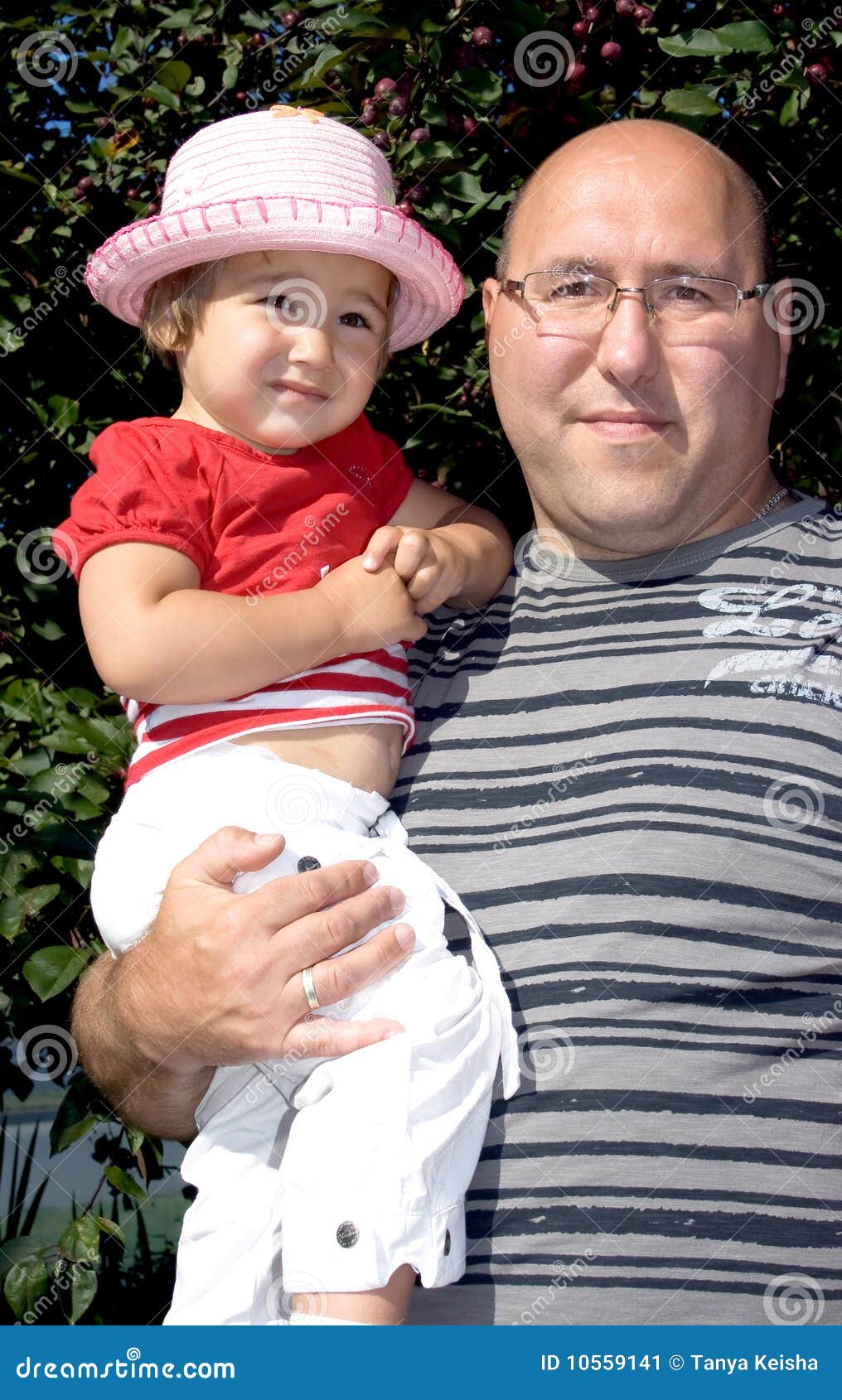 Big Dad and Little Daughter Stock Image - Image of childhood, arms ...