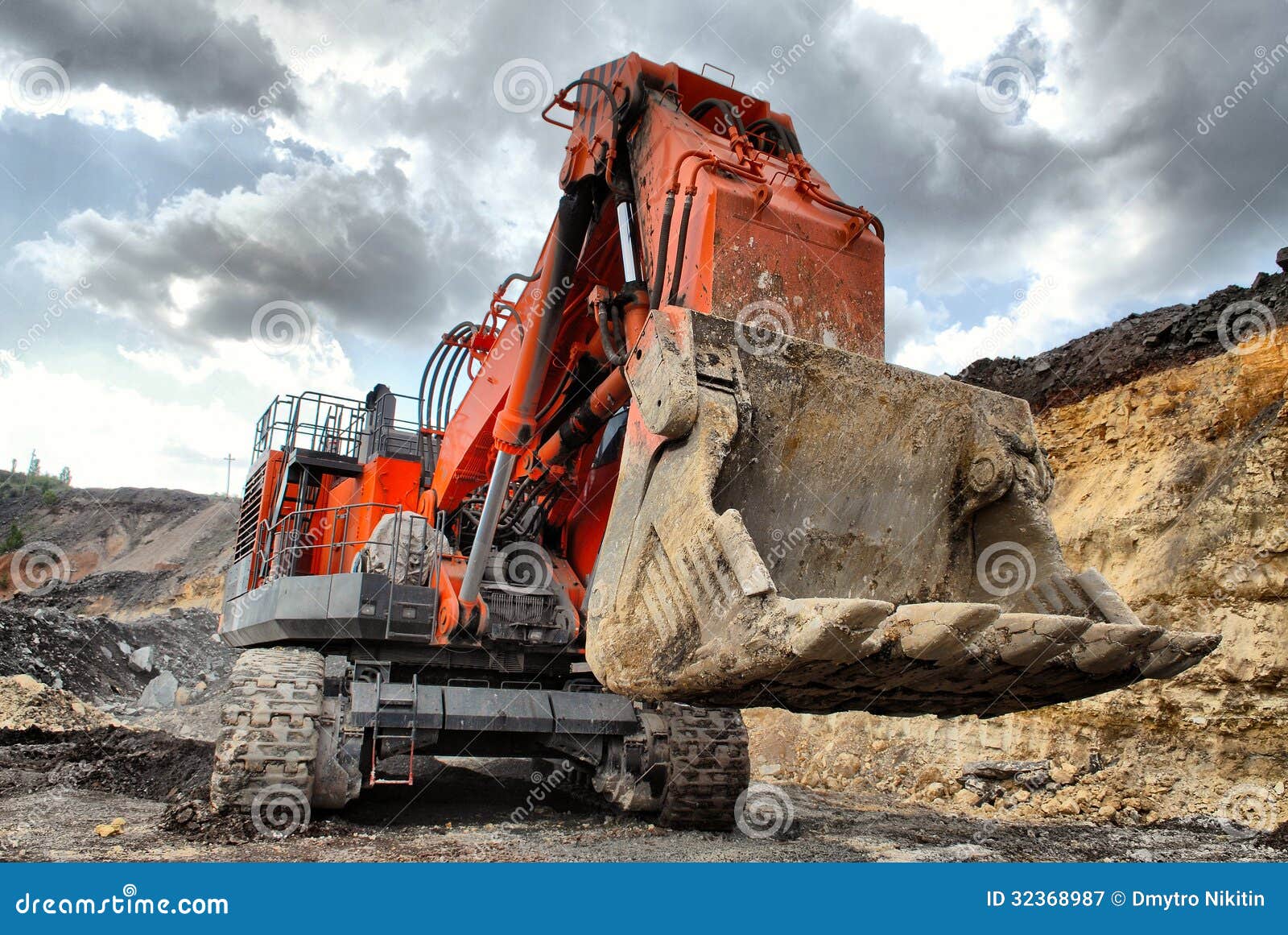 The big dredge digs stock image. Image of heavy, outdoor - 32368987