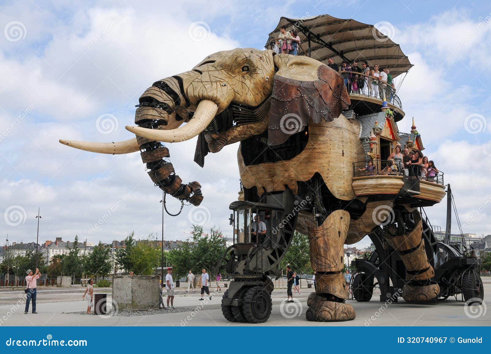 Mechanical Elephant Machine in Nantes Editorial Photography - Image of ...
