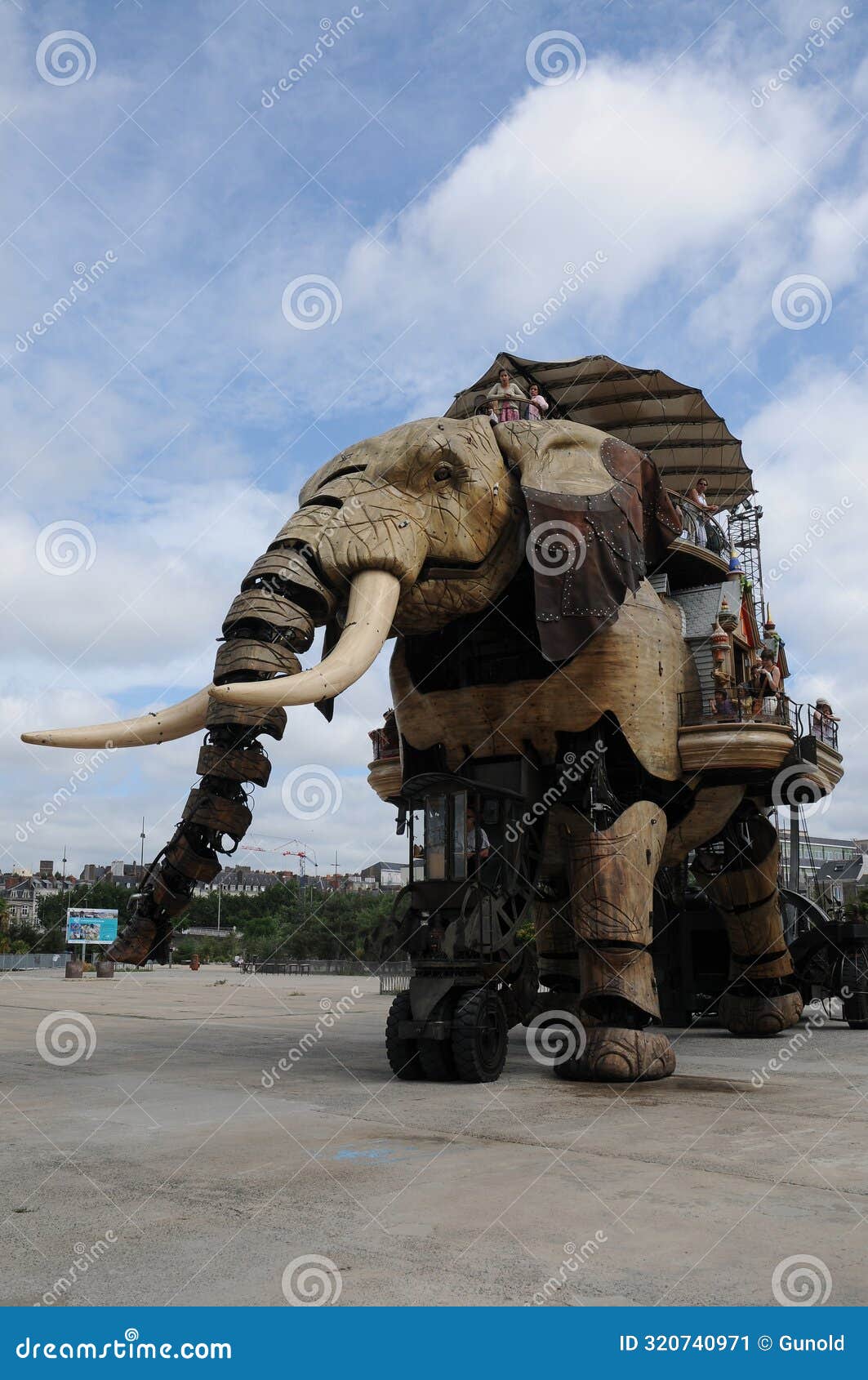 Mechanical Elephant Machine in Nantes Editorial Photo - Image of ...