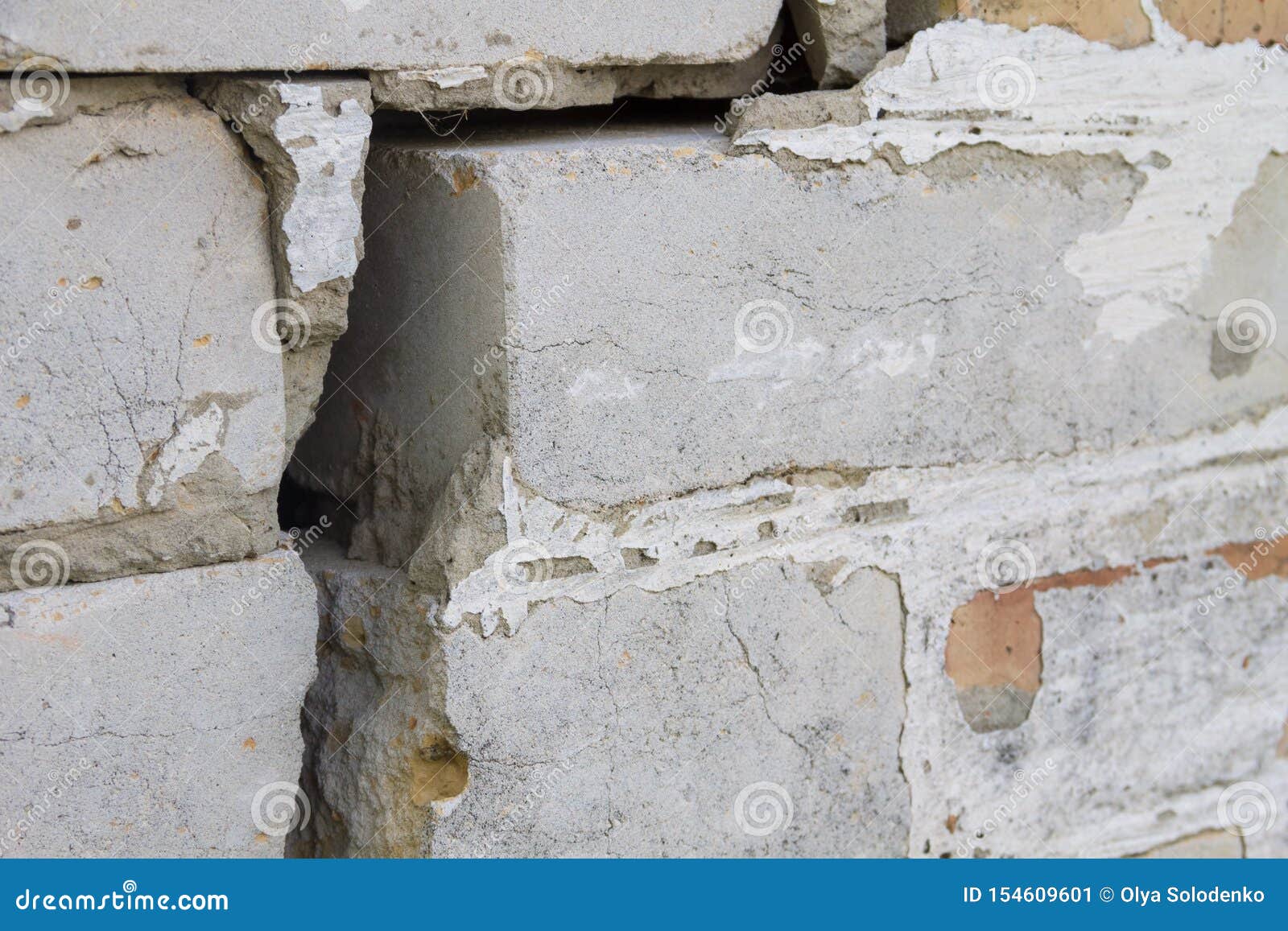 Big Fissure in a House Wall Stock Image - Image of gray, architecture ...