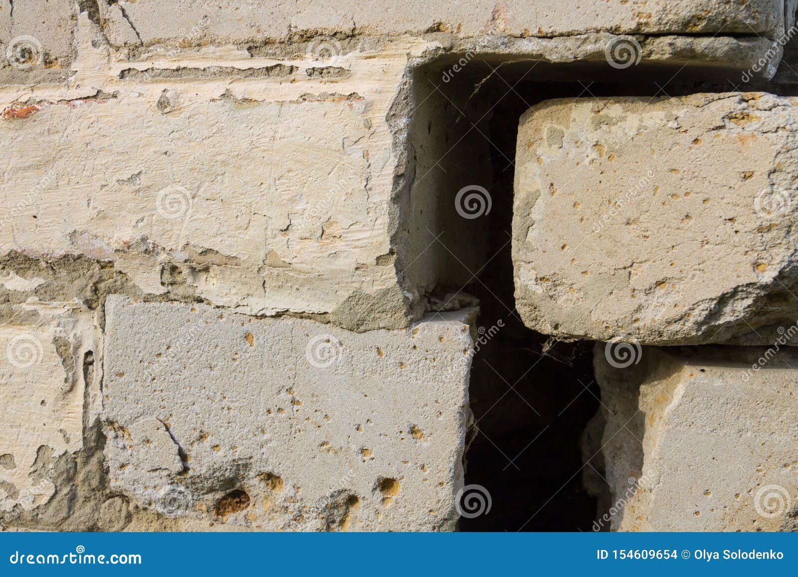 Big Fissure in a House Wall Stock Photo - Image of dirty, house: 154609654