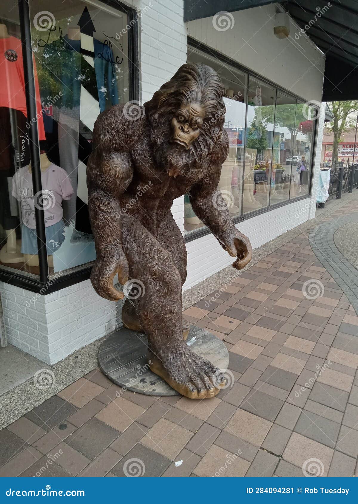 Big-foot editorial photo. Image of front, 2023, july - 284094281