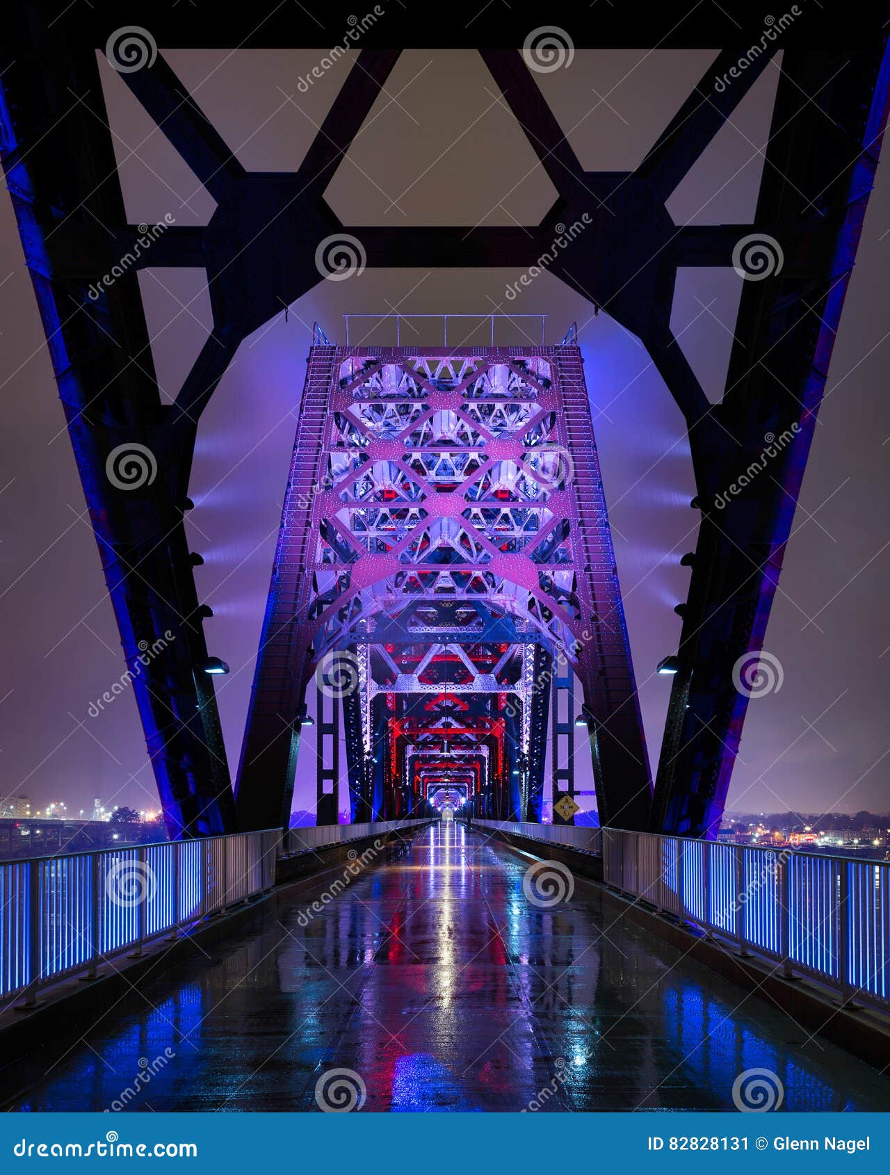 Big Four Bridge editorial photo. Image of blue, truss - 82828131