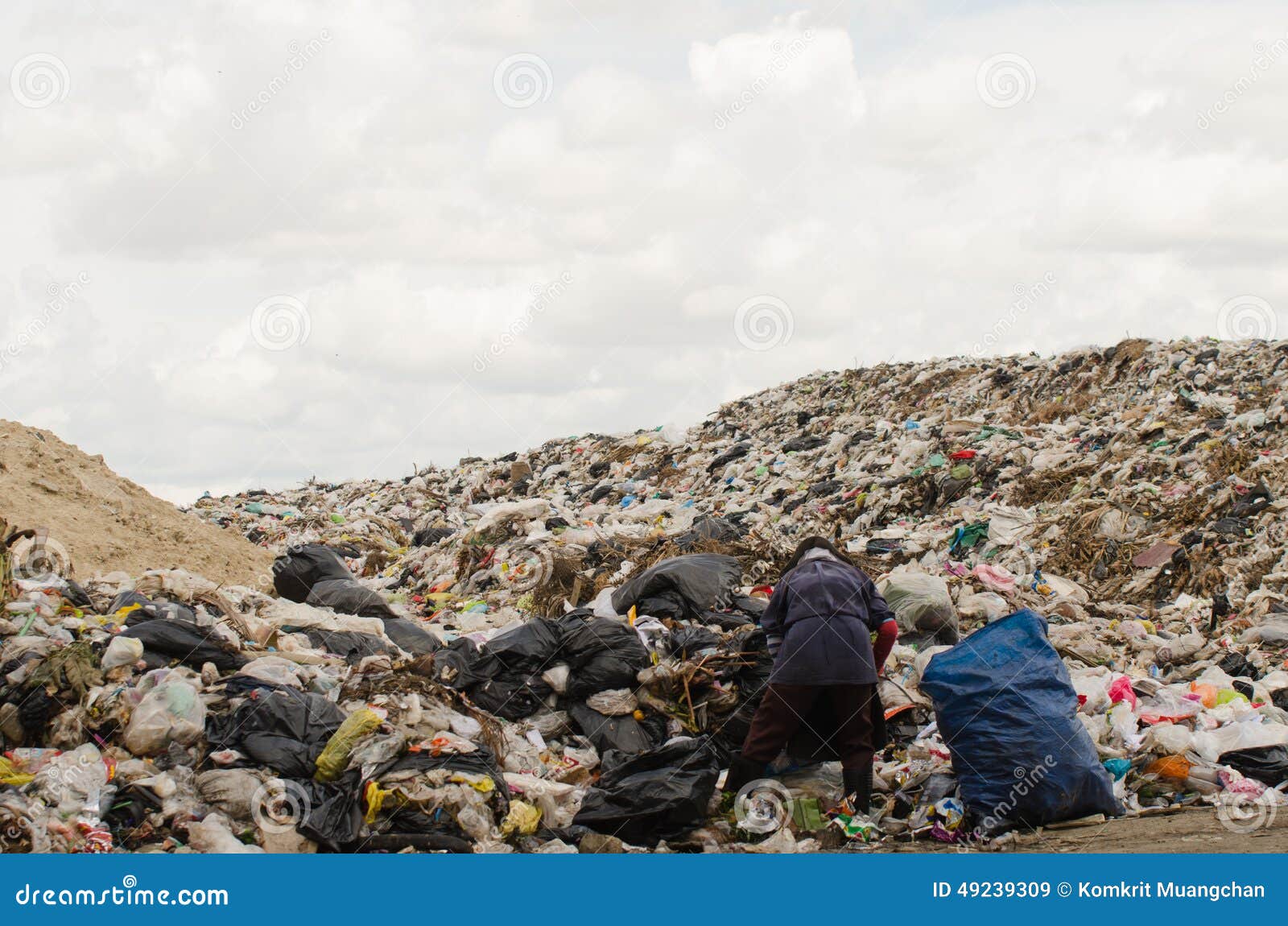 Big garbage heap editorial stock image. Image of waste - 49239309
