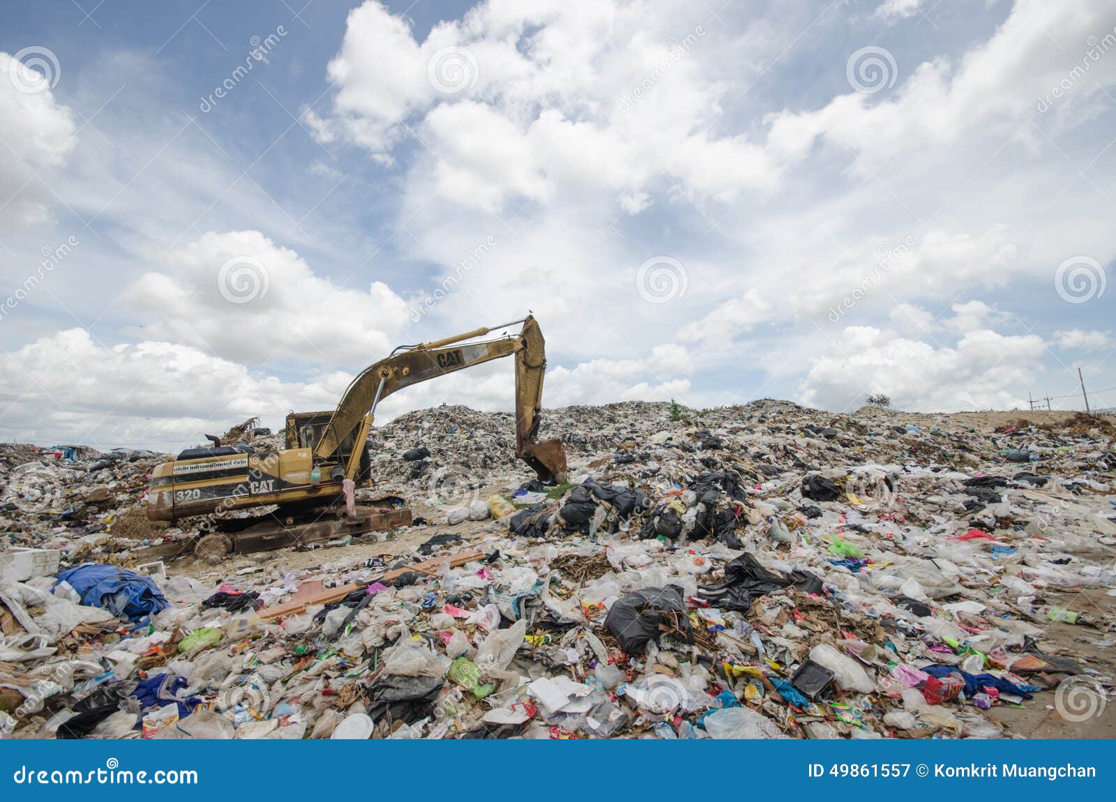 Big garbage heap editorial photography. Image of disposal - 49861557