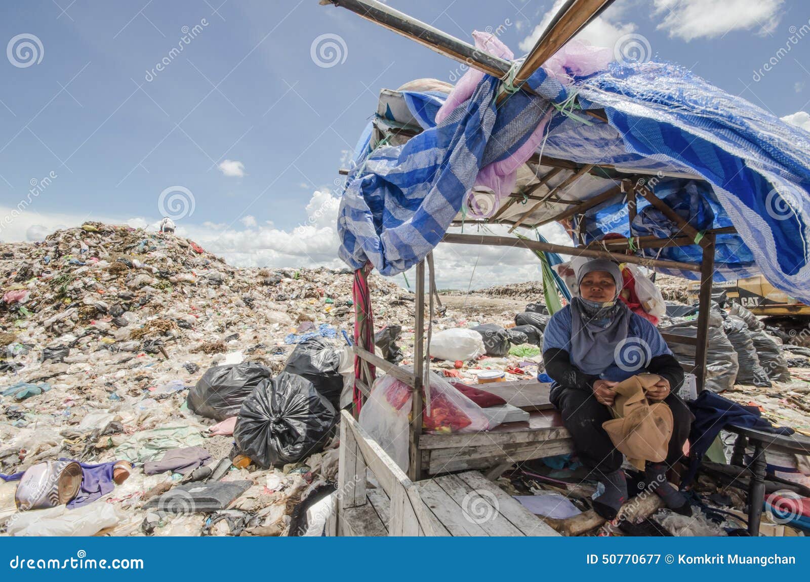 Big garbage heap editorial photography. Image of rubbish - 50770677