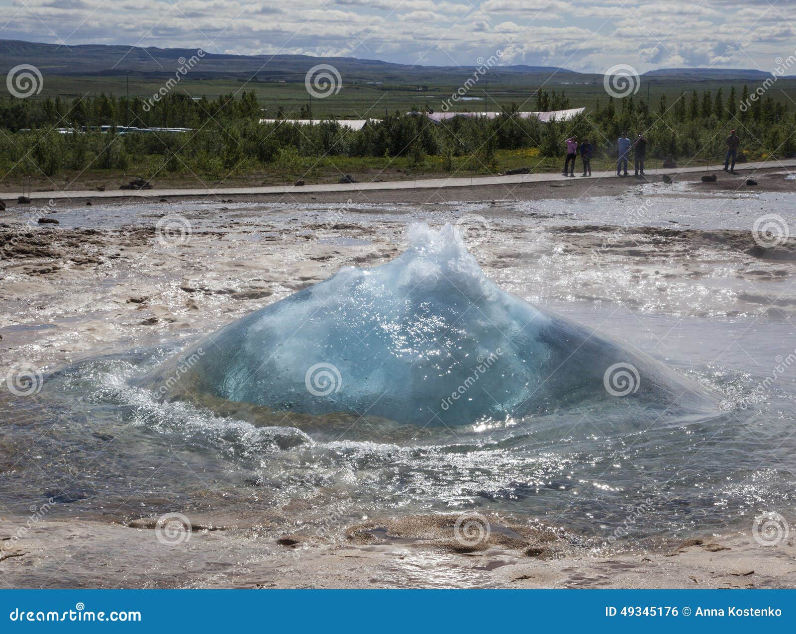 Big geyser in Iceland editorial photo. Image of spring - 49345176