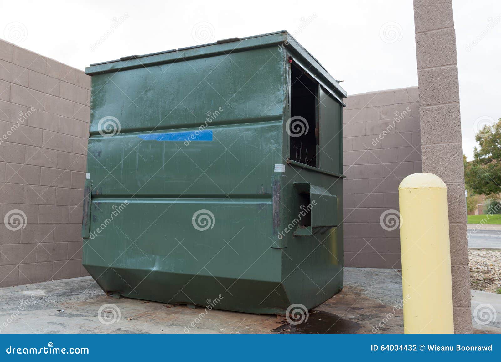 Big Green Dumster White Background Stock Photo - Image of dump, scrap ...