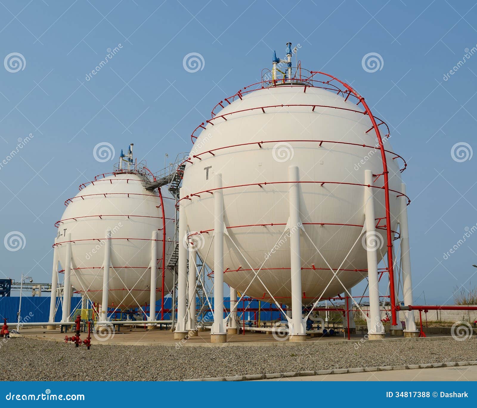 Big Industrial Oil Tanks in Refinery Stock Photo - Image of industrial ...