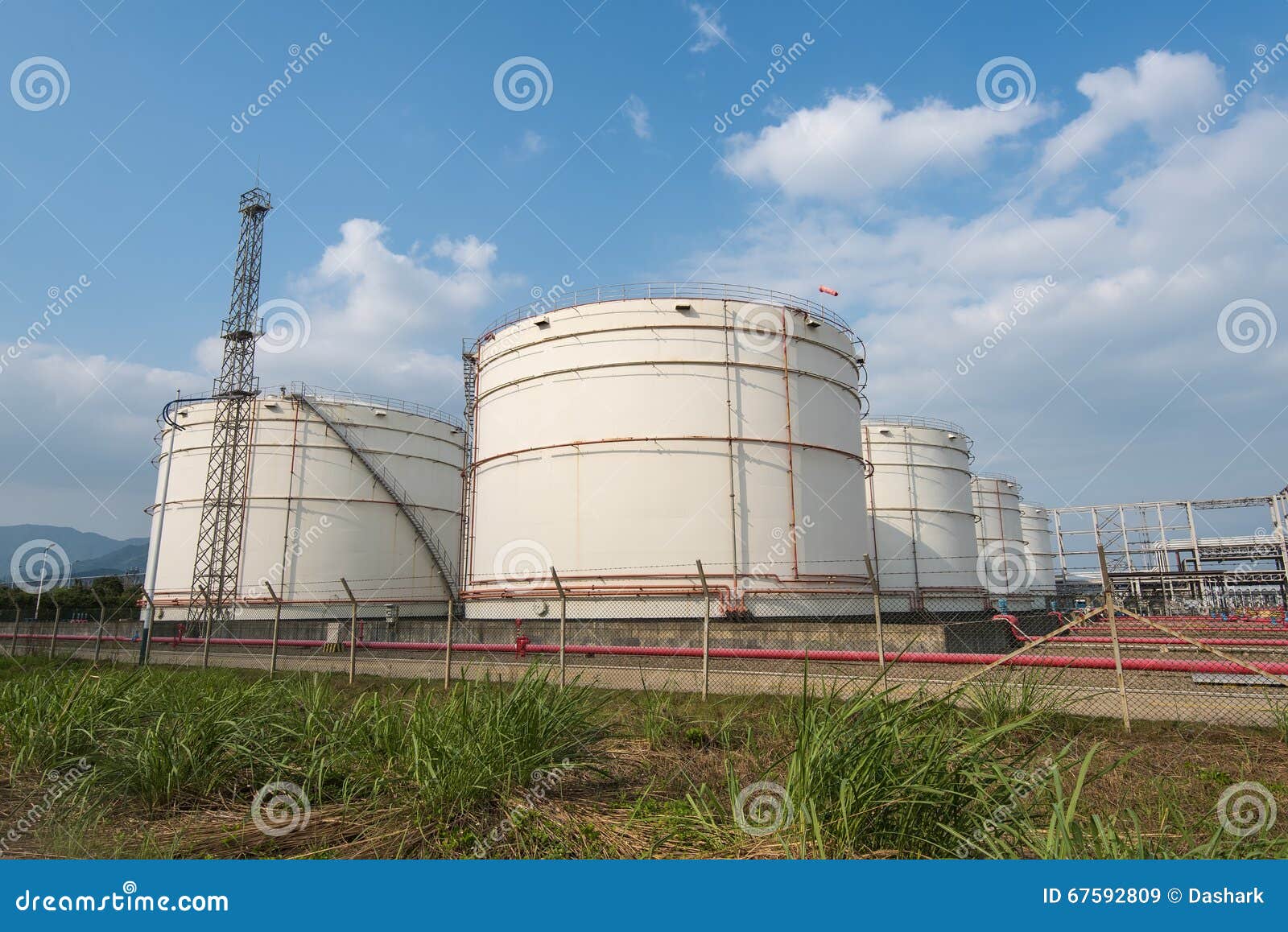Big Industrial Oil Tanks in Refinery Stock Image - Image of fuel ...