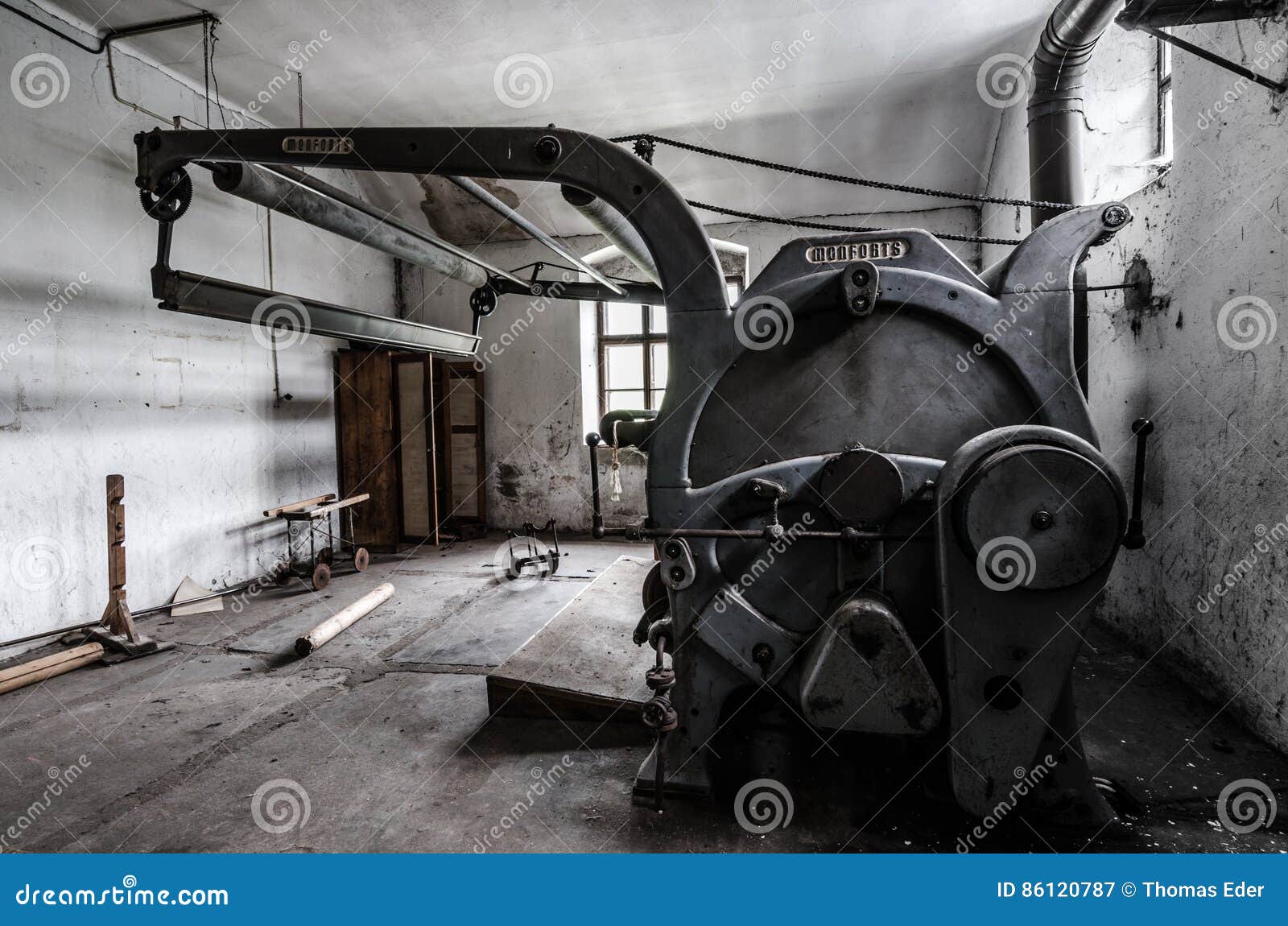 Big machine in a factory editorial photography. Image of places - 86120787