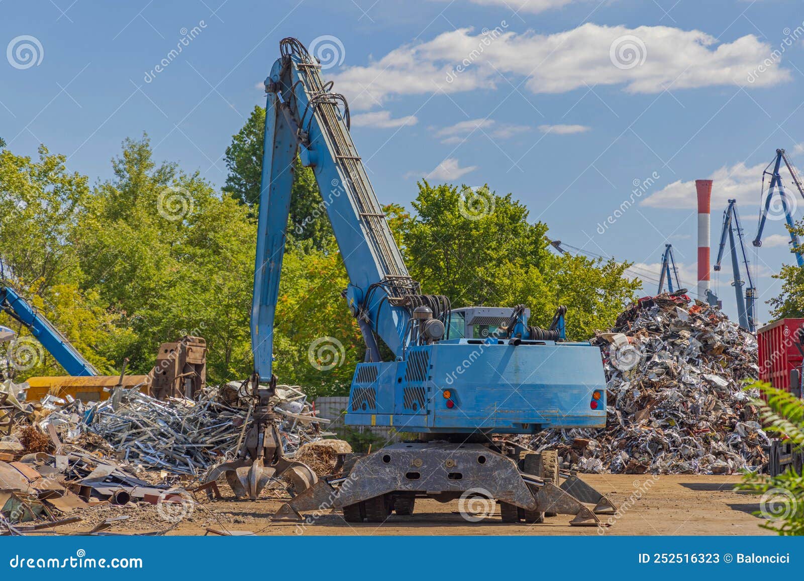 Grapple Machine Scrapyard stock image. Image of environment - 252516323