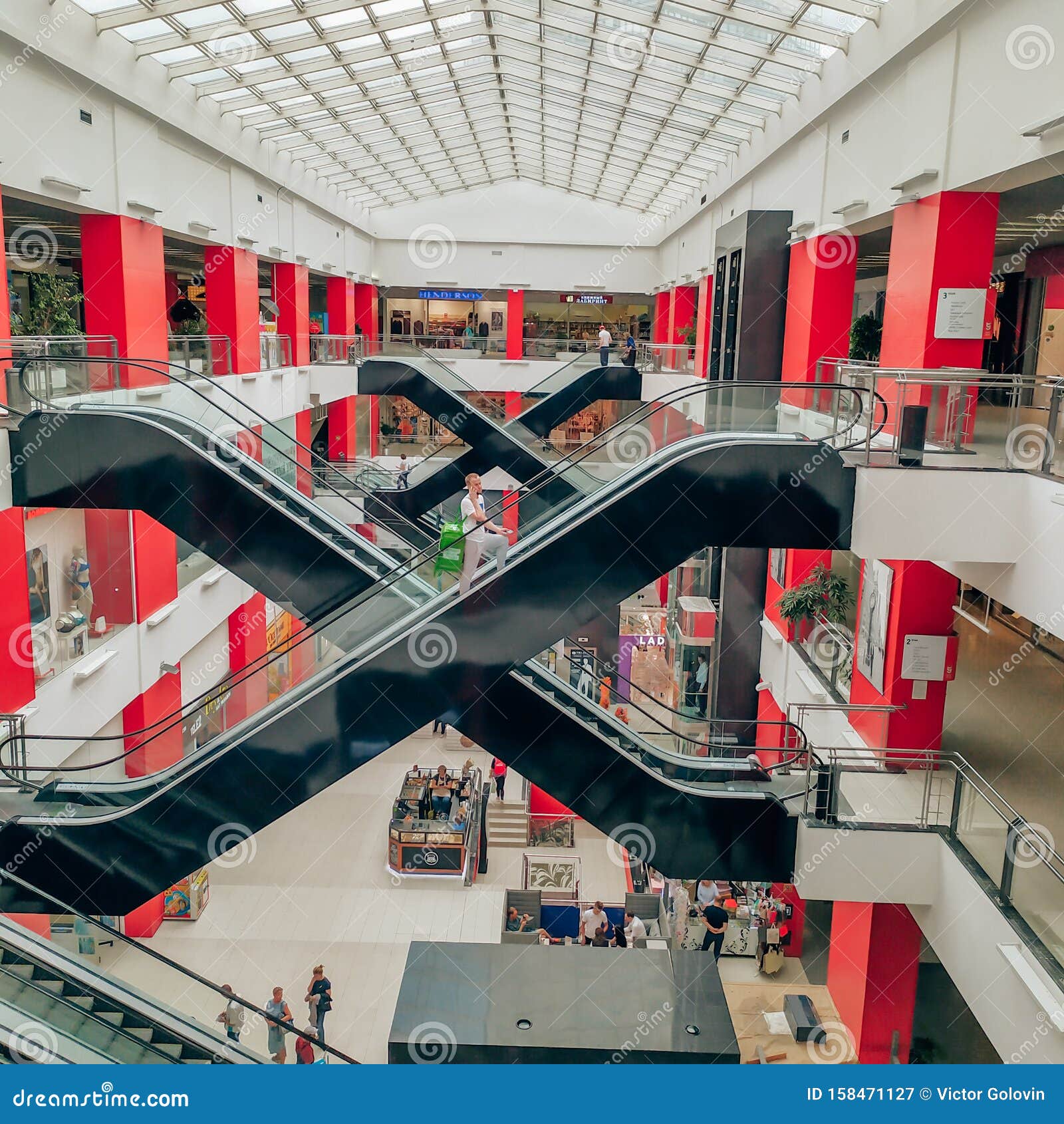 The big mall and elevator editorial photography. Image of busy - 158471127