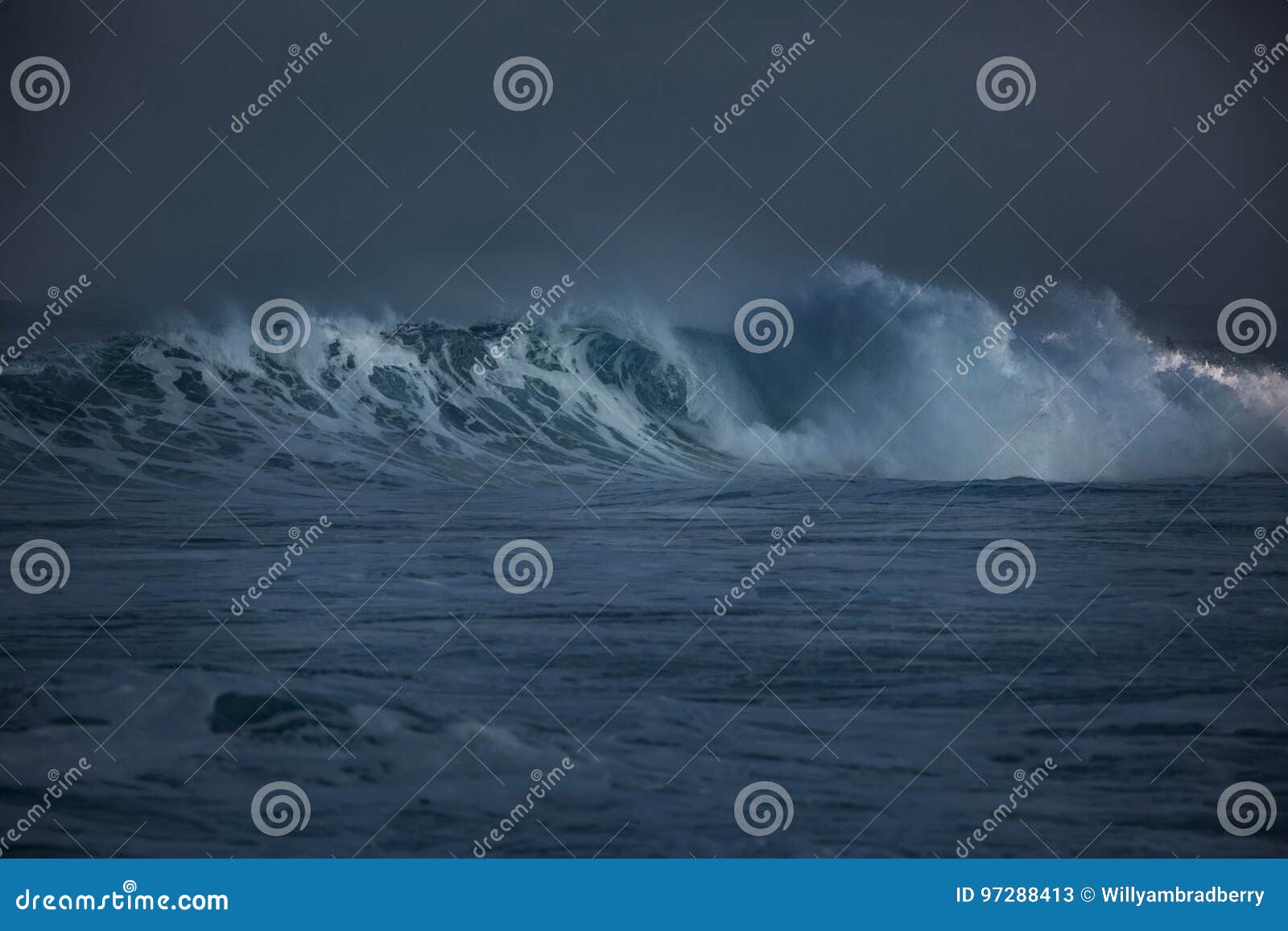 Big Ocean Wave in Beautiful Light Stock Image - Image of cool, stormy ...